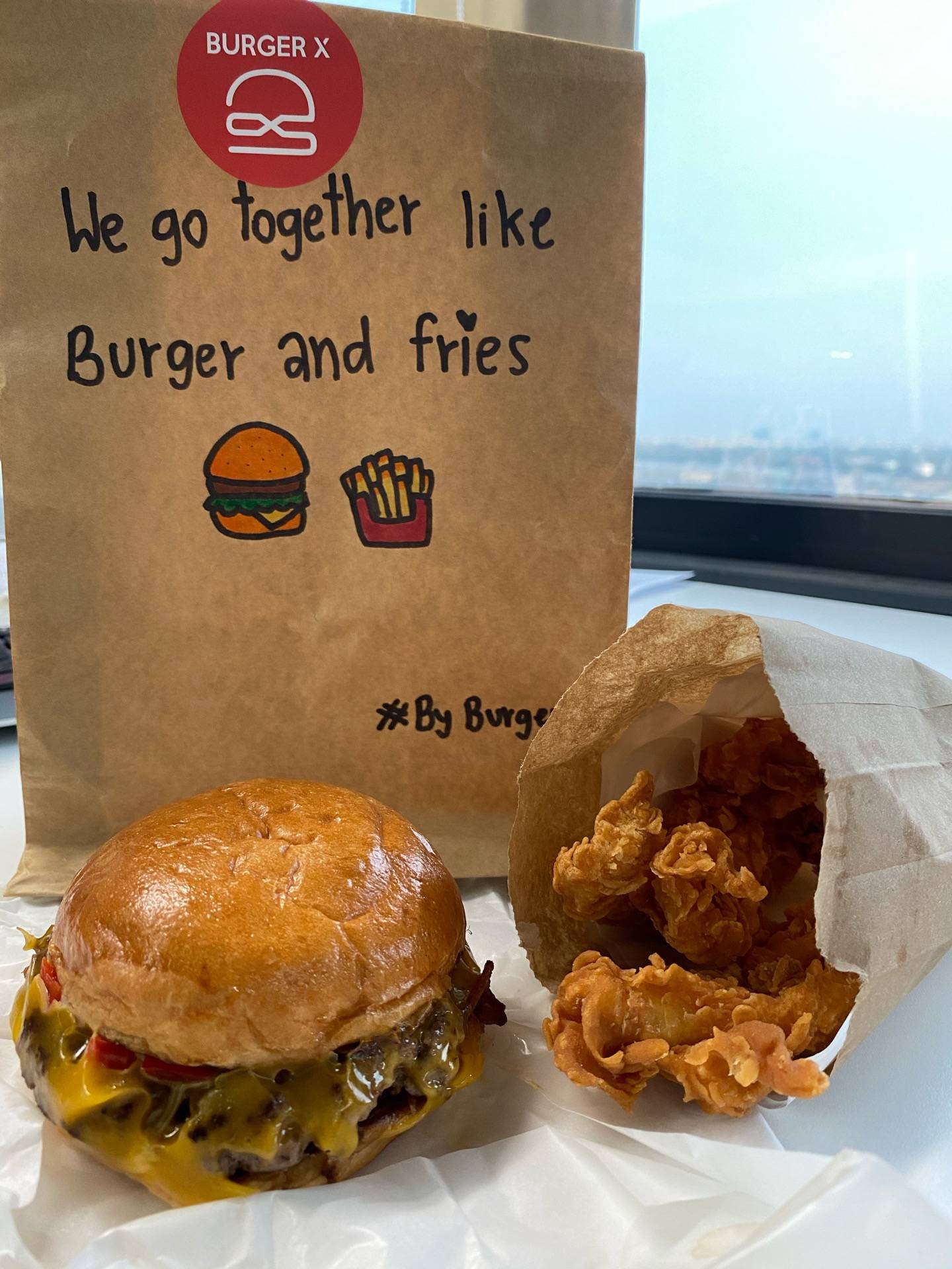 รีวิว Burger X @EMPORIUM - เบอร์เกอร์คือดีมากกกมายยย ทานแล้วอยากลองอันอื่นอีก 🍔