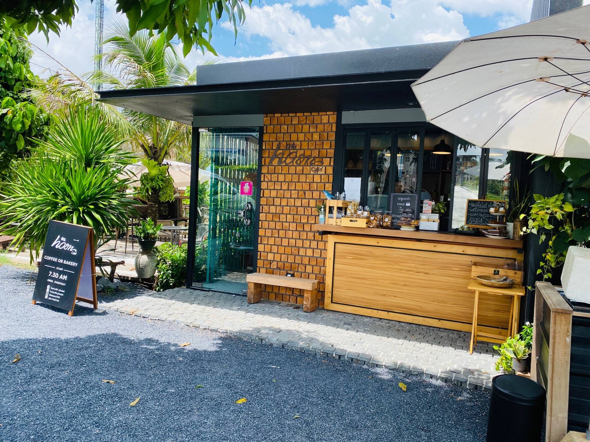 รีวิว Hom Cafe Phuket - Hom Cafe Phuket หอม คาเฟ่街角咖啡店 - Wongnai