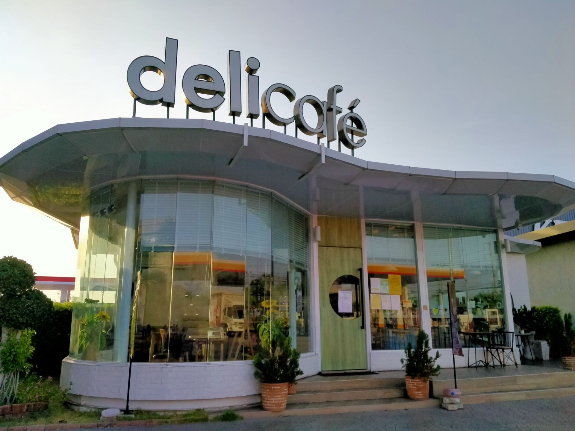 รีวิว Shell Café shell เจ้าคุณทหาร - ร้านสงบ นั่งได้สบาย