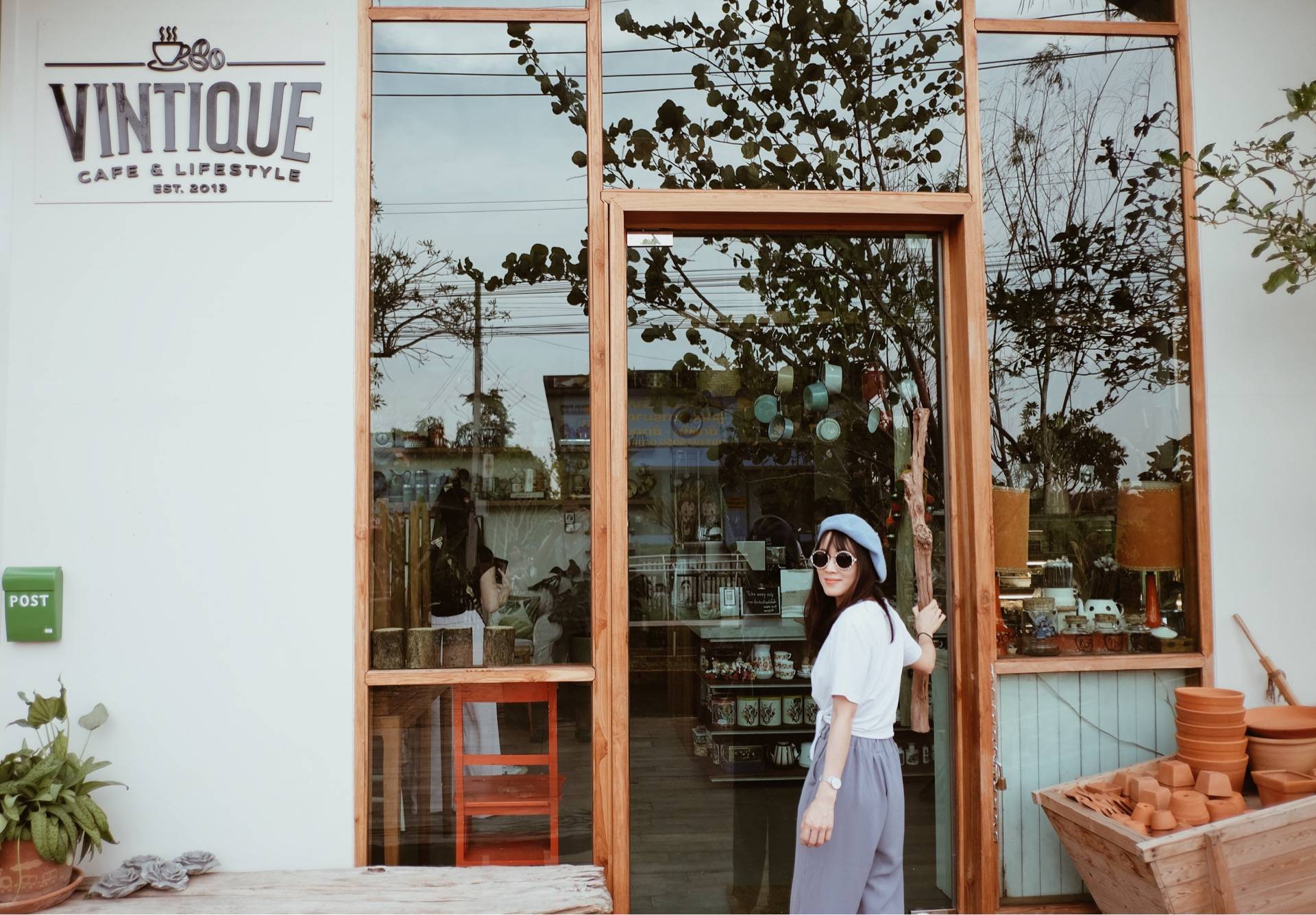 รีวิว Vintique Cafe & Lifestyle - คาเฟ่ริมทุ่ง น่ารักๆ