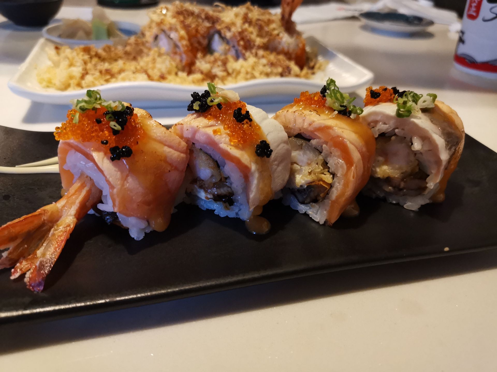 รีวิว Shinsei Sushi Ari - โรลหลากหลาย + ยากิโซบะอร่อย