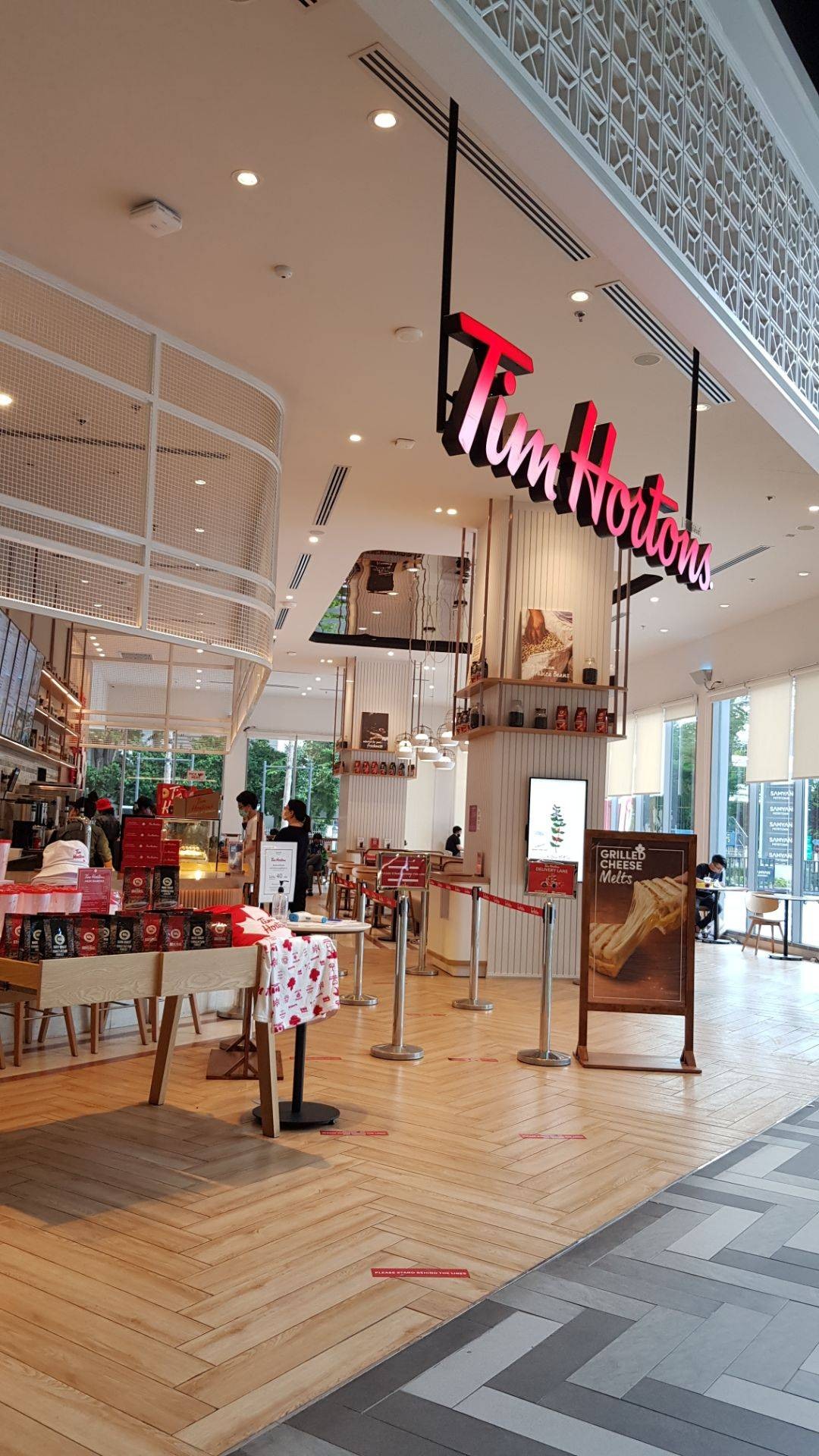 รีวิว Tim Hortons สามย่าน มิตรทาวน์ - Ok.กะ Hazelnut Buttercream Donut