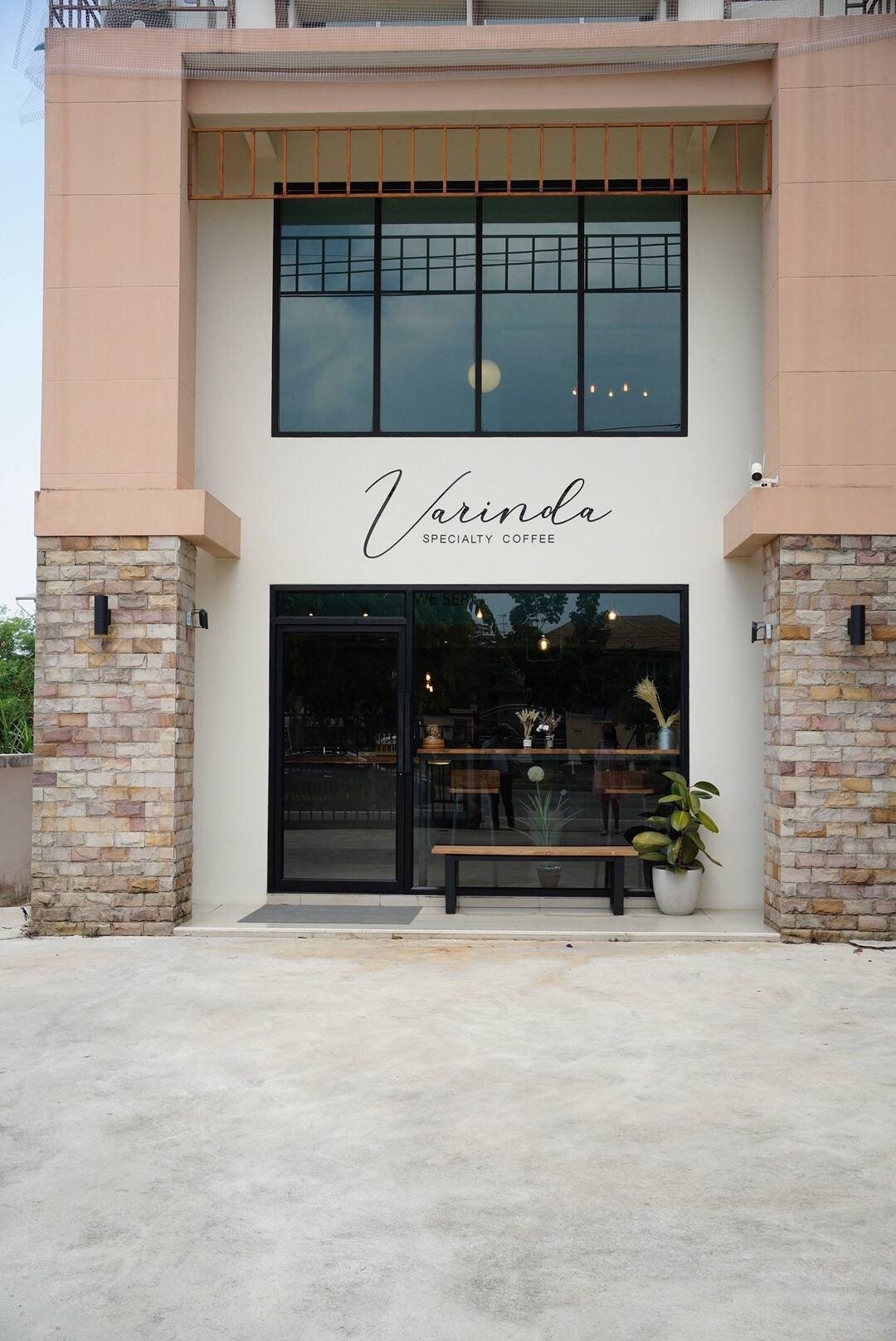 รีวิว Varinda Specialty Coffee - ร้านคาเฟ่เรียบหรู ดูแพง