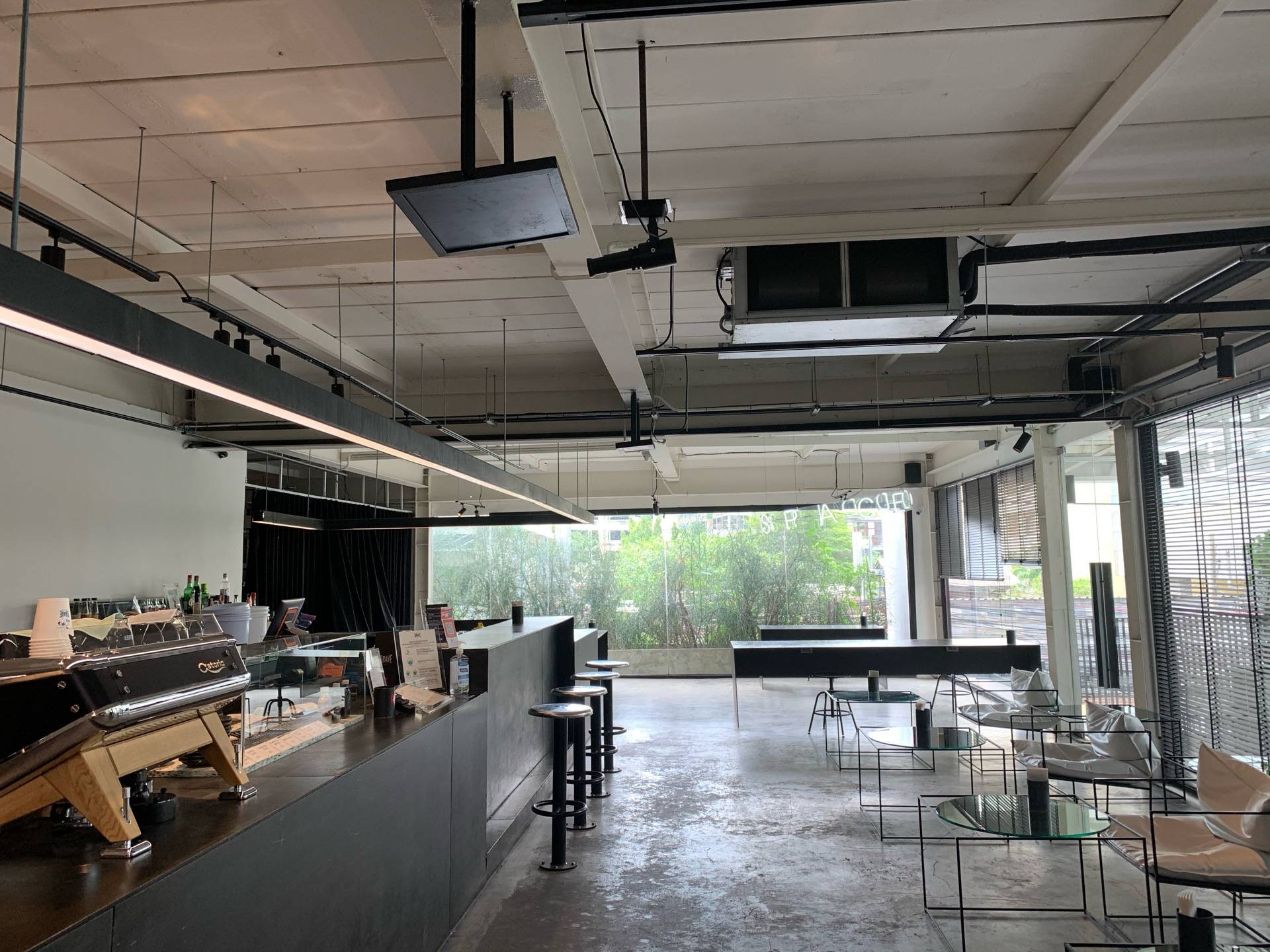 รูป Brave Roasters : Seenspace Thonglor