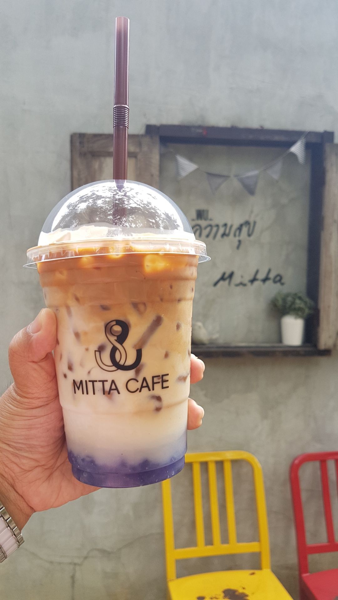 รีวิว Mitta Cafe - เค้กอร่อย เครื่องดื่มดี ร้นร่มรื่น