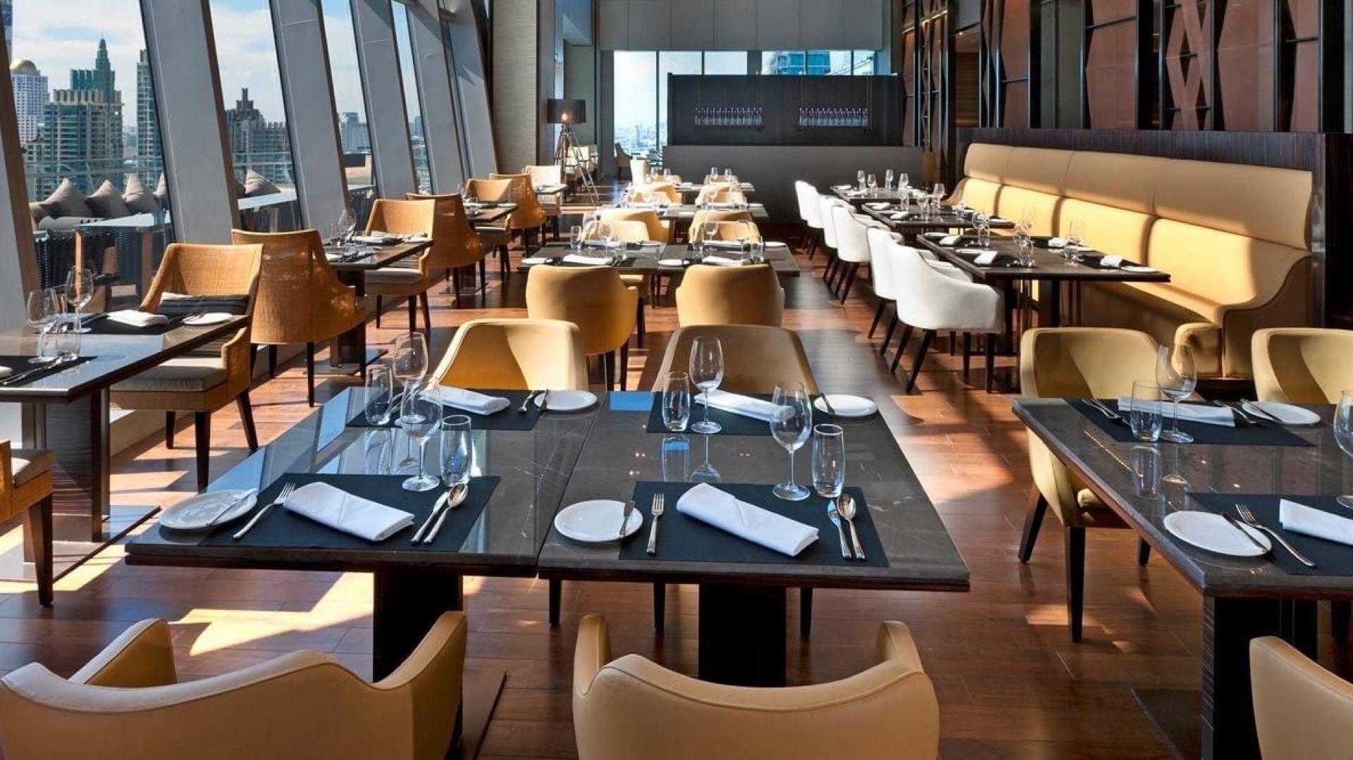 ร้าน Up & Above Restaurant and Bar ห้องอาหารอัพ แอนด์ อะบัฟ และบาร์ The ...