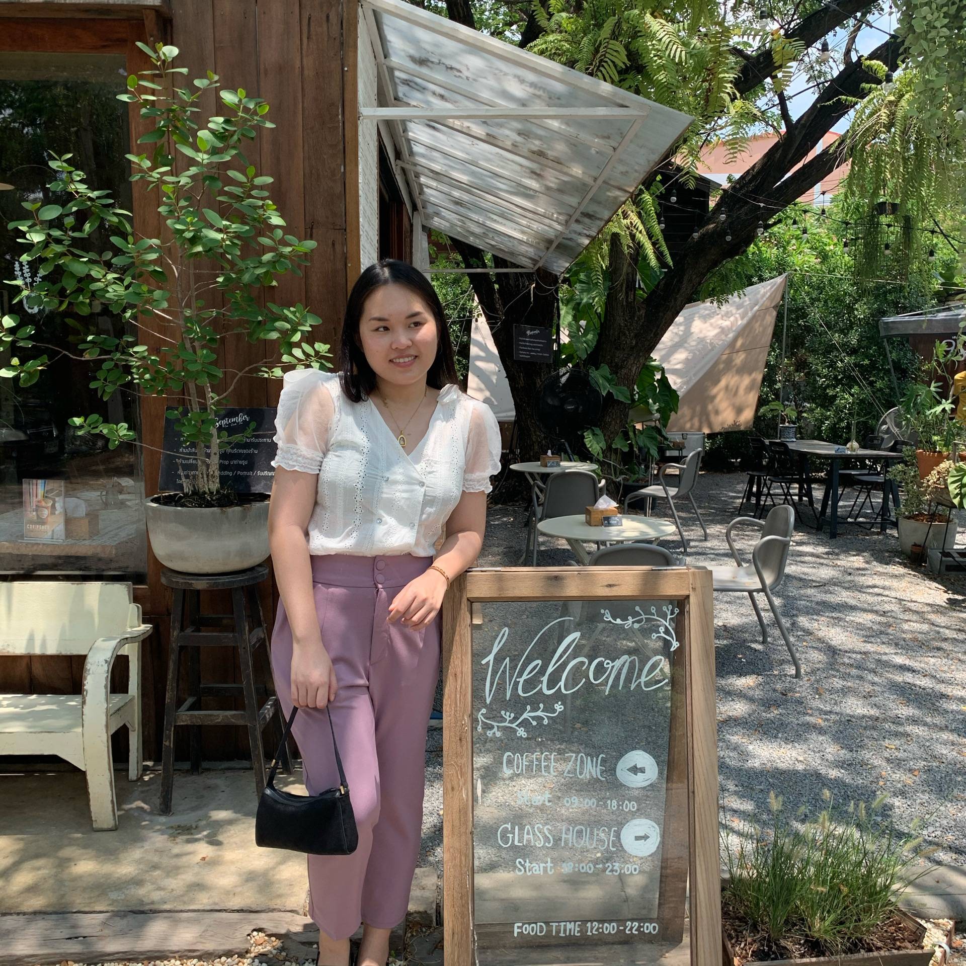 รีวิว 9th September Eat Drink Tree - ร้านชิลล ในเมือง โอบล้อมด้วยต้นไม้