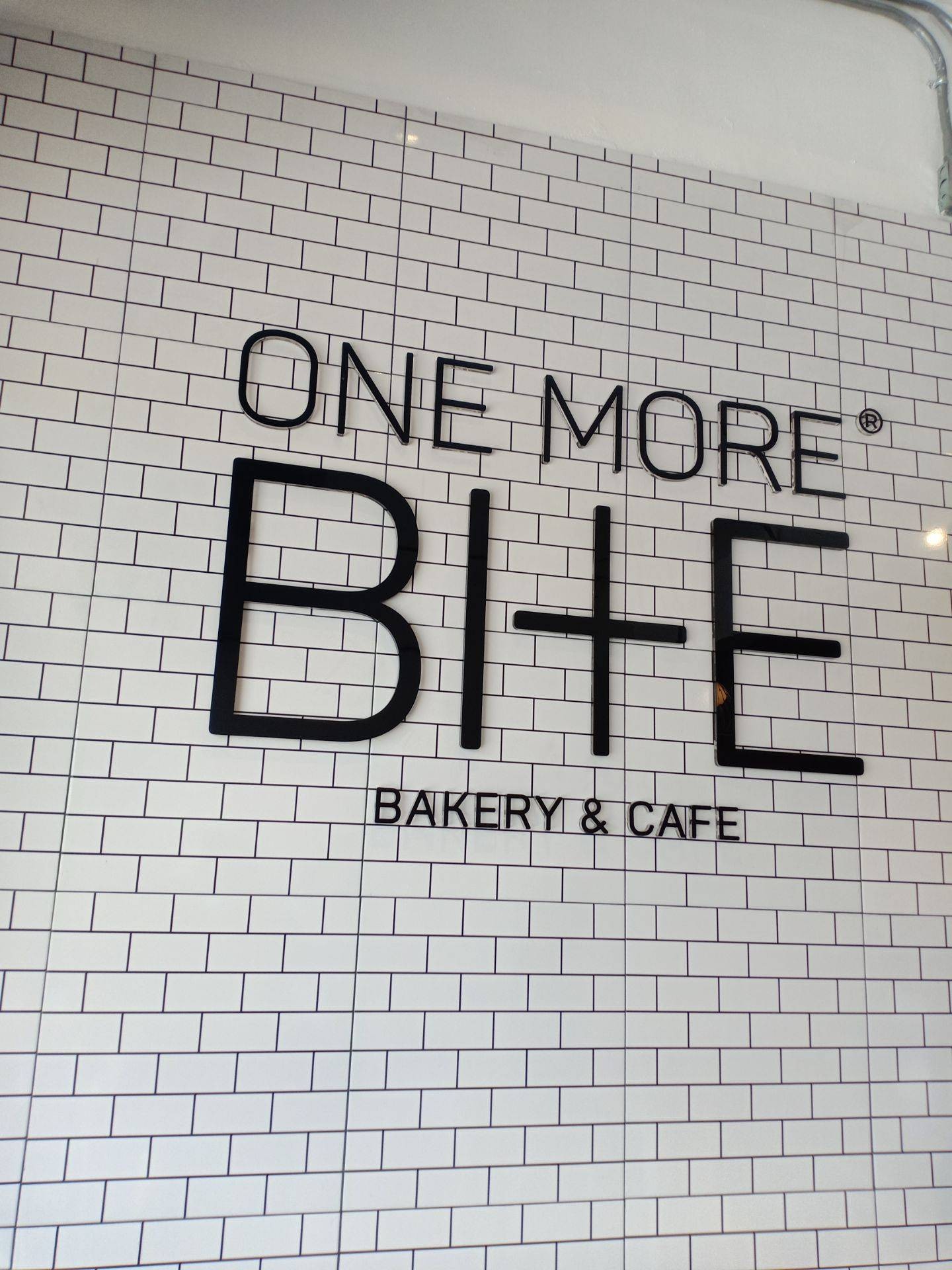 รีวิว One More Bite Bakery & Cafe - แวะมาพักร้อน