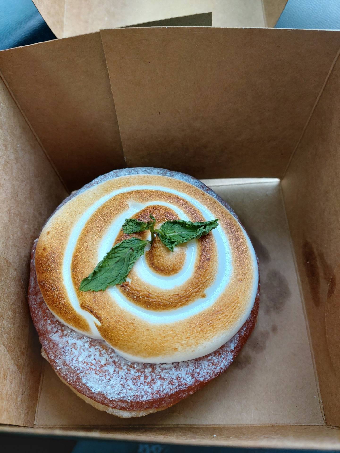 รีวิว Moon Doughnuts & Drinks - ร้านโดนัทอร่อย ๆ