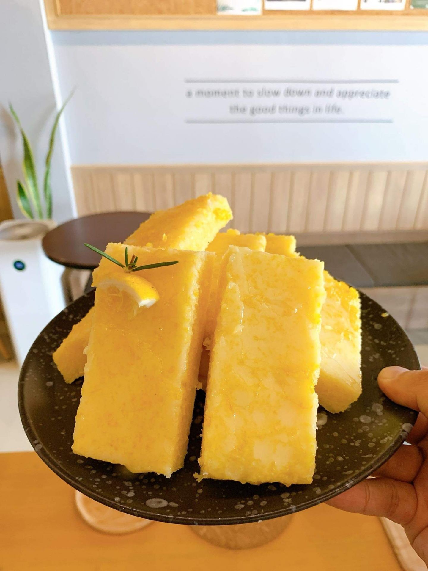 รีวิว FIKA - กาแฟดี บรรยากาส นั่งสบายร้านทเปิดแอร์ ขนมเลม่อนบาร์ อร่อยมาก