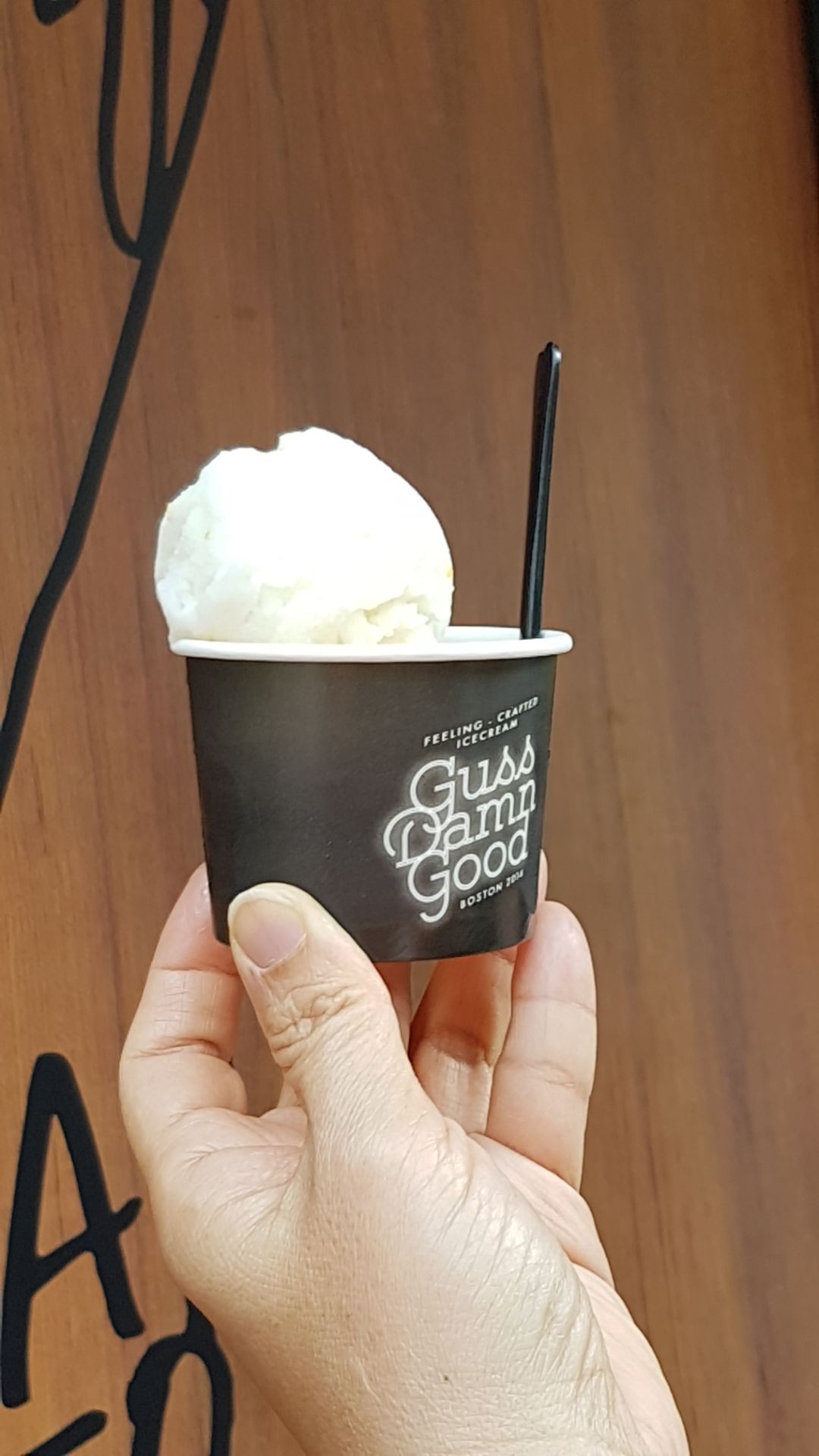 รีวิว Guss Damn Good ซอยศาลาแดง 1 - มาดับร้อนด้วยไอศครีมอร่อย เนื้อเนียน