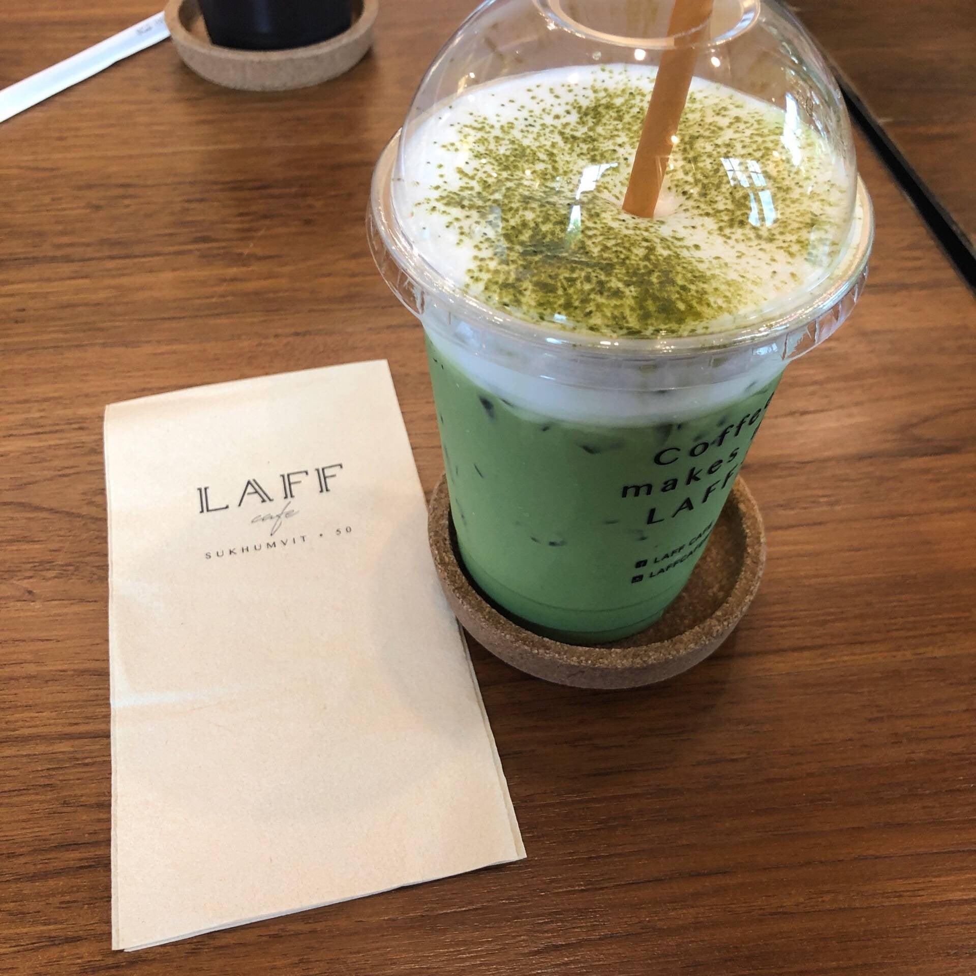 รีวิว Laff Cafe - ที่จอดน้อย คนมาถ่ายรูปเยอะมาก - Wongnai