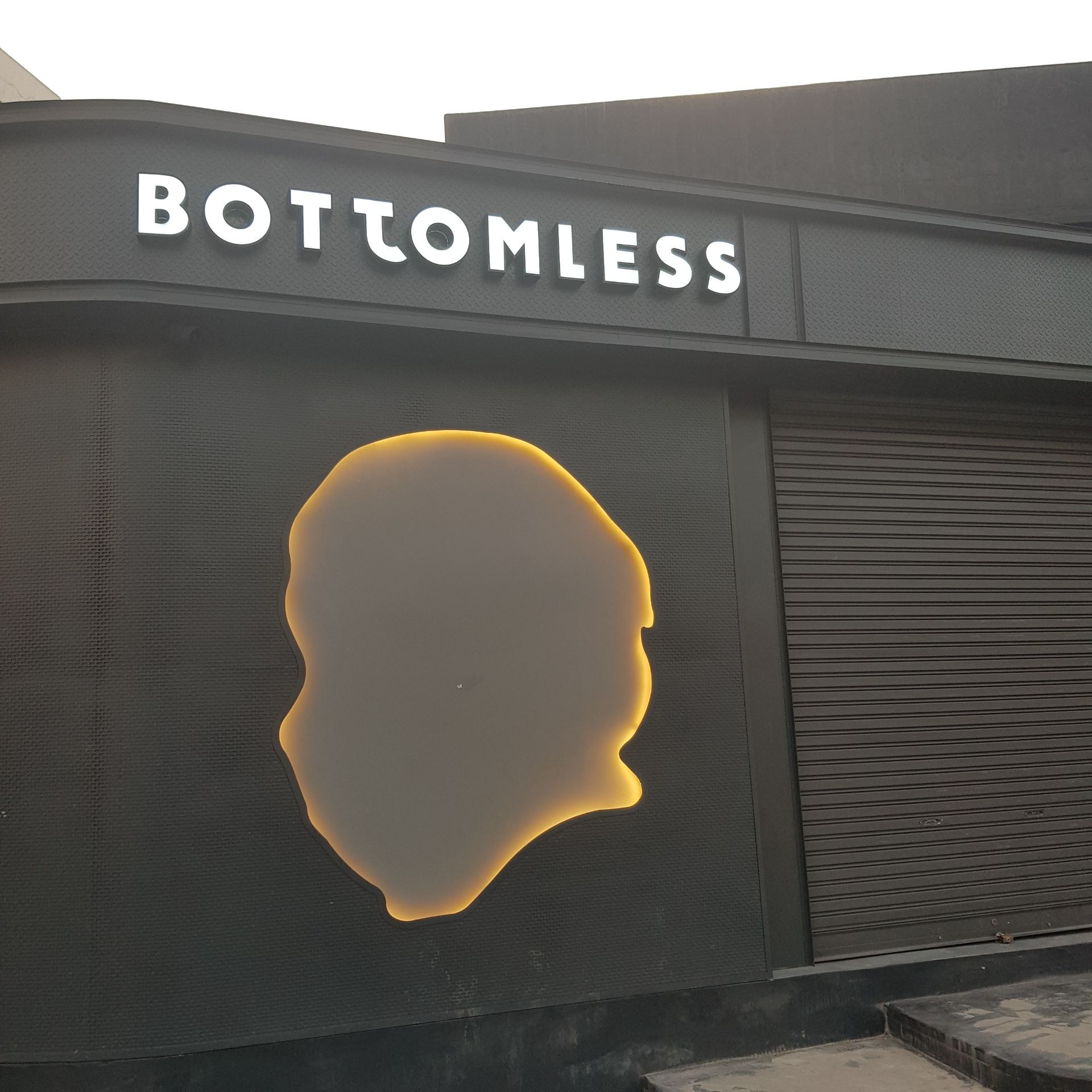 รีวิว บอททอมเลส (Bottomless) Bottomless Flagship Store - คอกาแฟต้องมา
