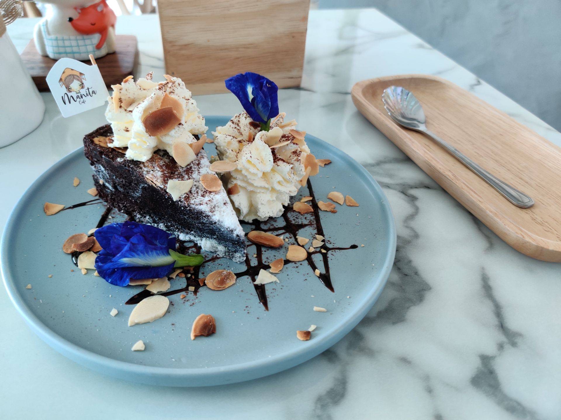รีวิว Manita Cafe ระยอง - cake : ok coffee : good - Wongnai