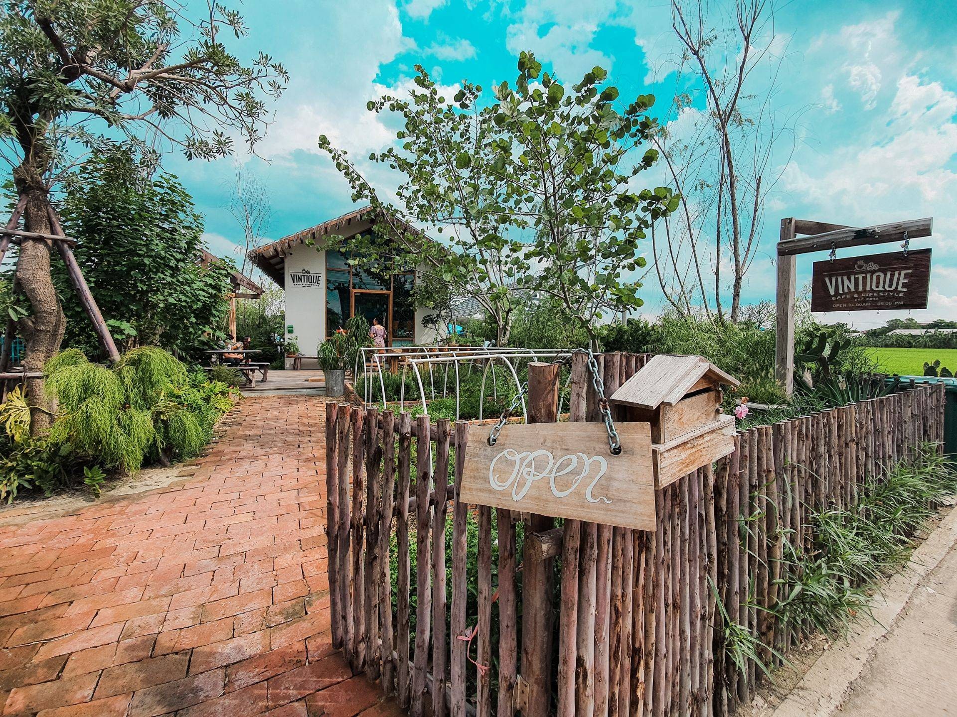 รีวิว Vintique Cafe & Lifestyle - คาเฟ่สไตล์วินเทจจ น่ารักกกกก แอบไกลไป ...