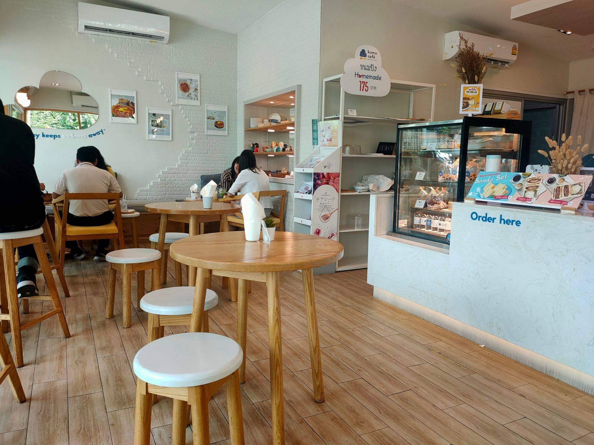 รีวิว Kumo cafe จิตรลดา - ชีสเค้กหน้าไหม้อร่อยมาก
