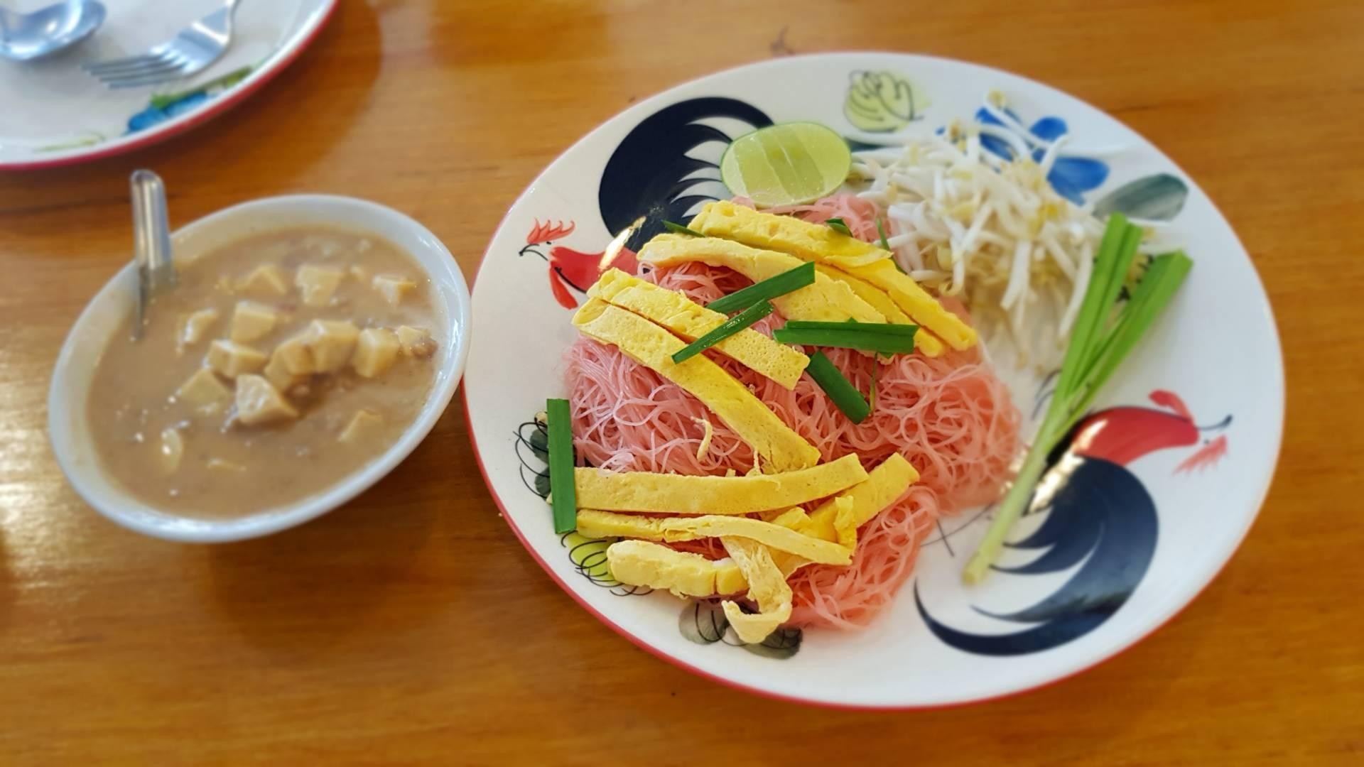 เส้นหมี่กะทิโบราณ • หมี่กะทิโบราณ ร้าน Pat Cafe Boraan