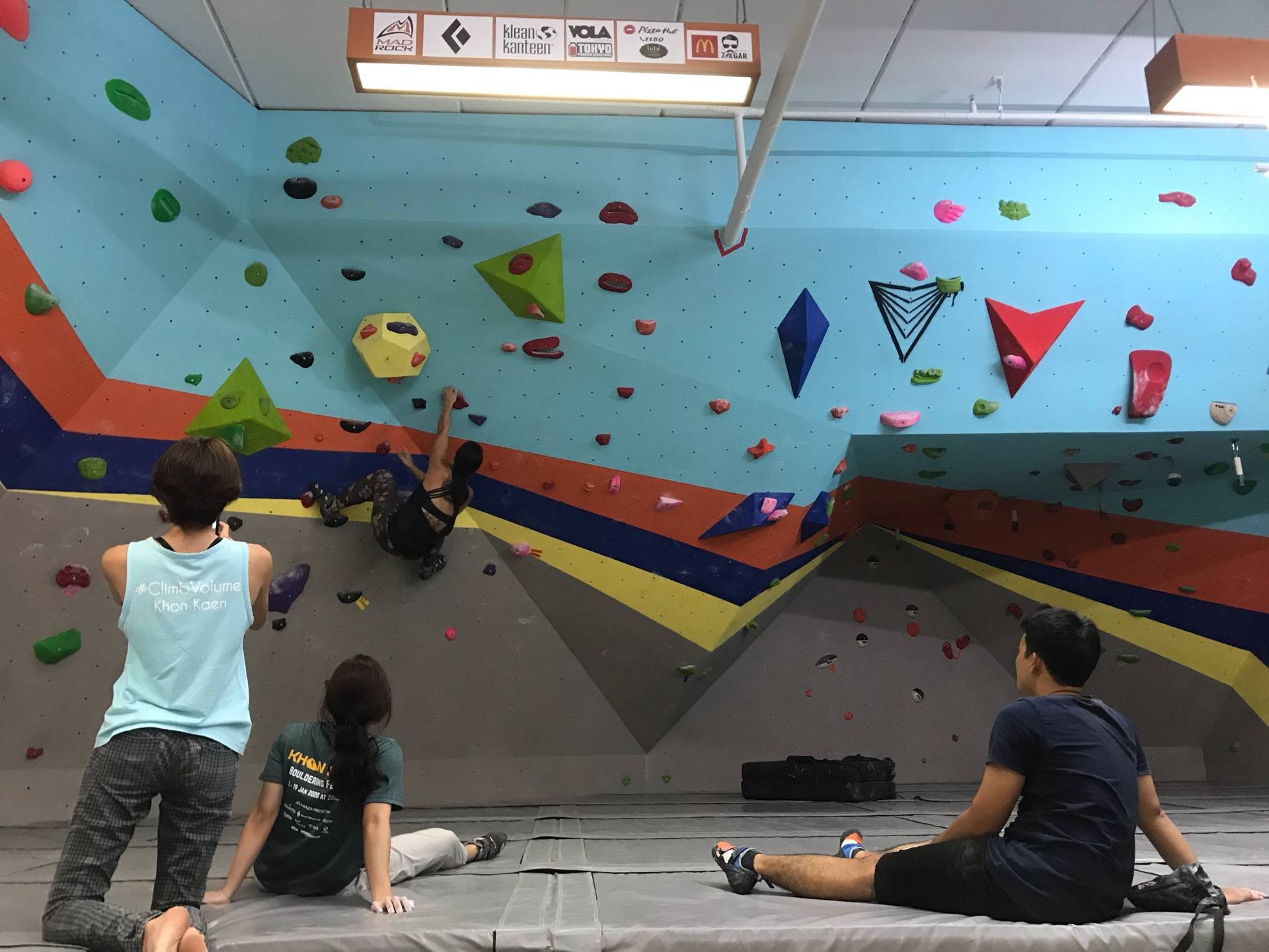รีวิว Volume Climbing Gym - เบาะนุ่มปลอดภัย