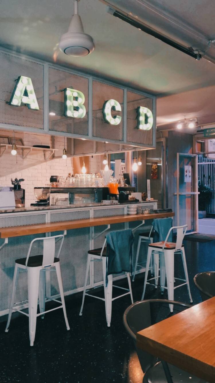 รีวิว Alphabet Cafe & Bar - อาหารอร่อย บรรยากาศดี ติดบีทีเอสช่องนนทรี