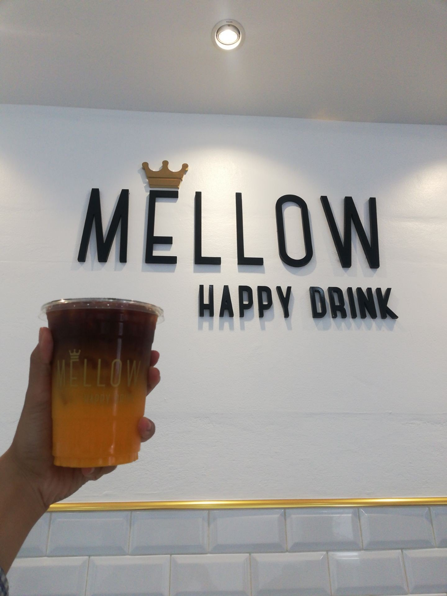 รีวิว Mellow Happy Drink - ร้านสีขาวเล็กๆน่ารัก ๆ