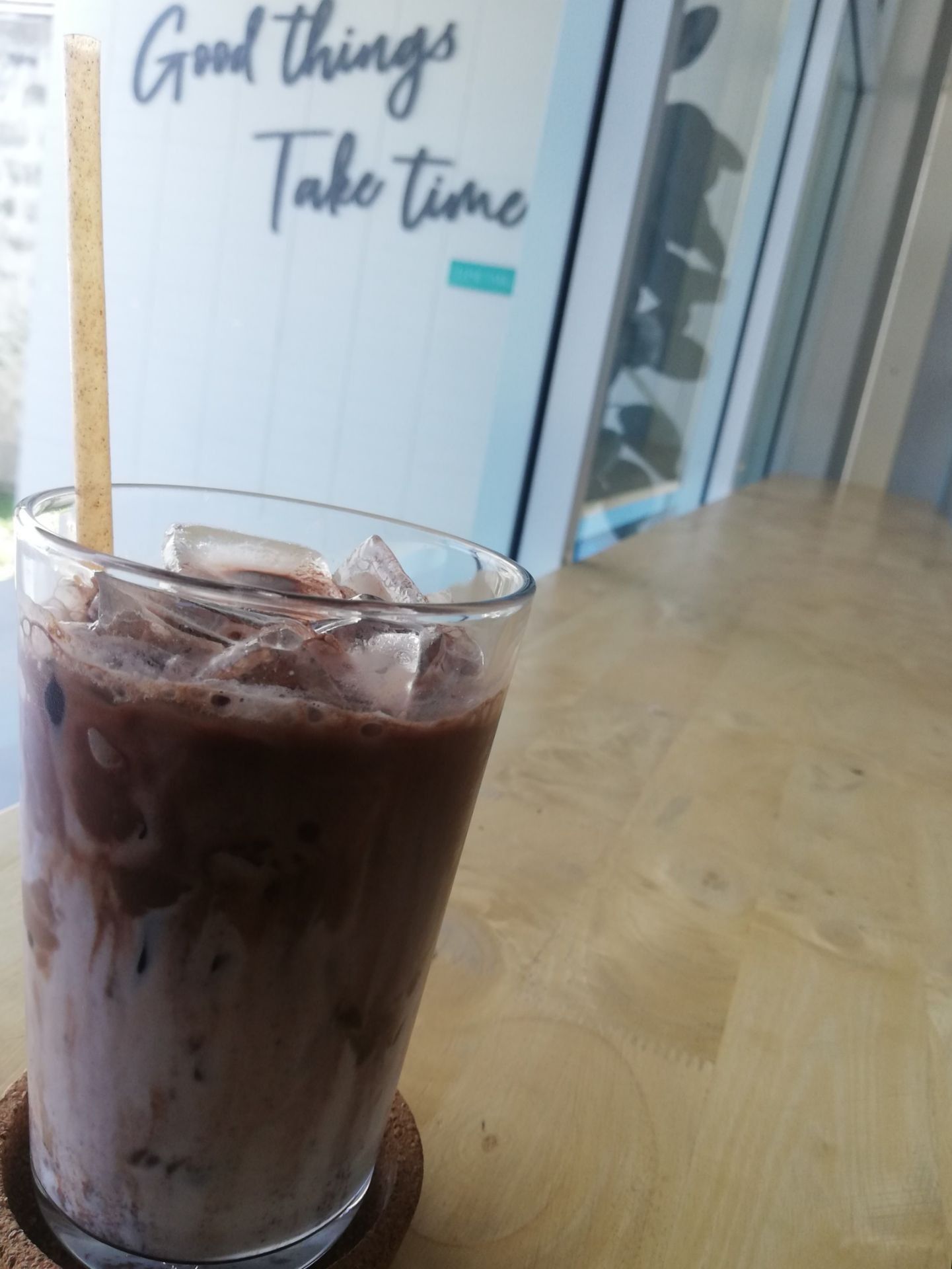 รีวิว Timetable Cafe - ที่จอดรถกว้างขวาง ในร้านมีชั้น2 มีบอร์ด เกมส์ ...