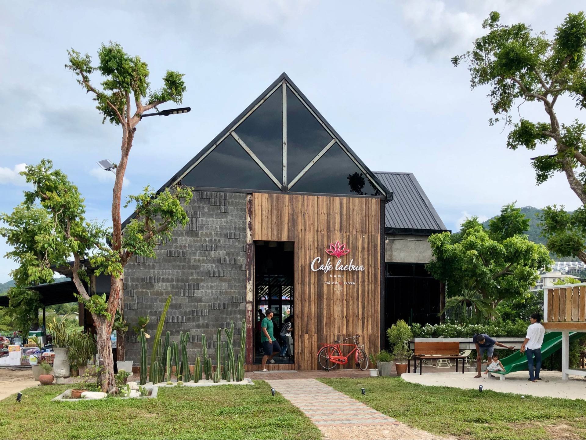 รีวิว Cafe’Lae Bua (คาเฟ่แลบัว) - บรรยากาศดี อาหารมีกิมมิค