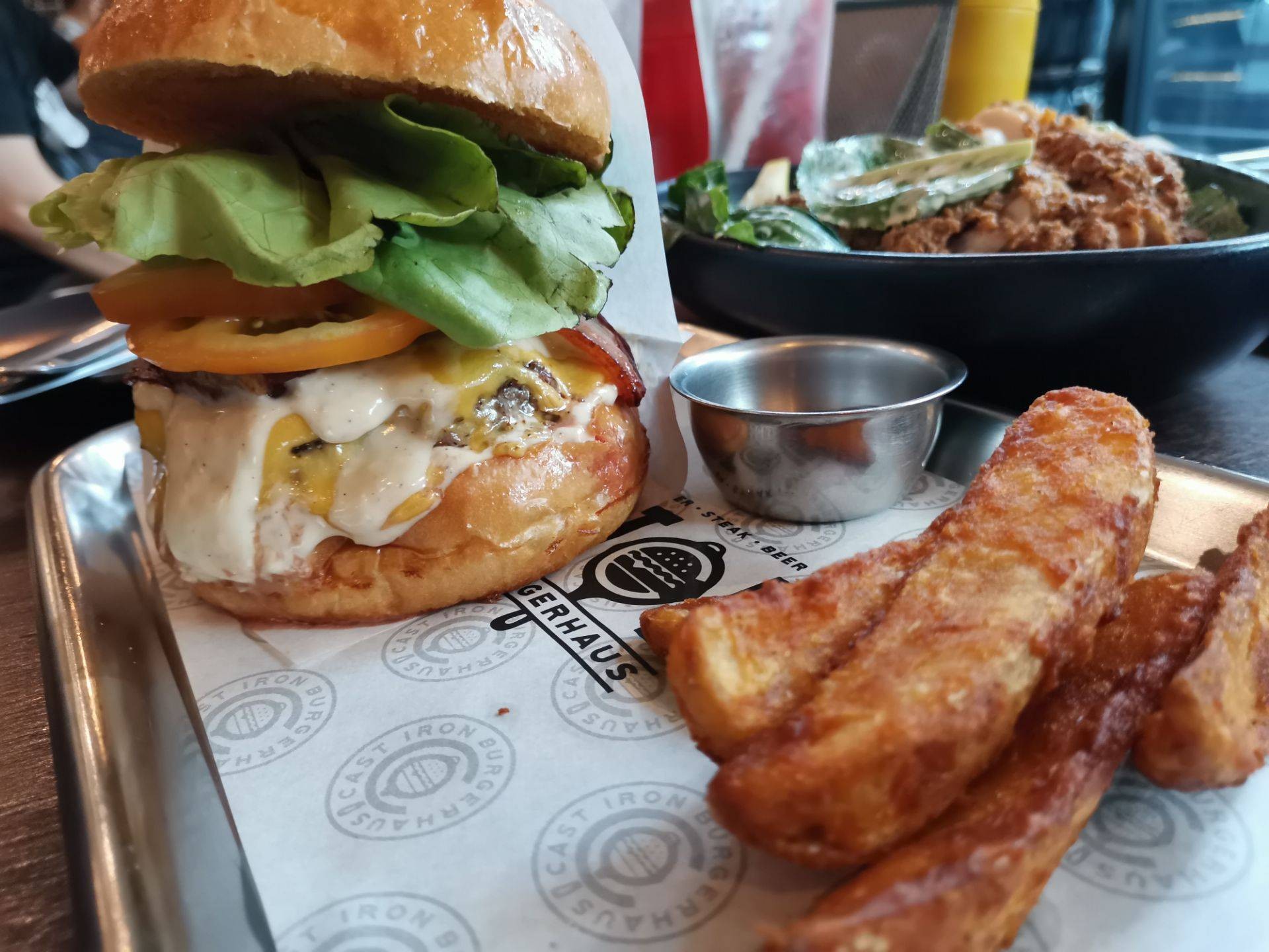 รีวิว Cast Iron Burgerhaus - แฮมเบอร์เกอร์ดีงามตามท้องเรื่อง - Wongnai