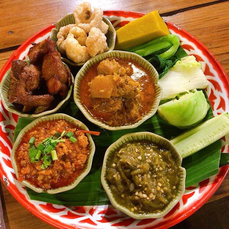 รีวิว เฮือนม่วนใจ๋ Huan Muan Jai - - ร้านดี อาหารอร่อย มีที่จอดรถ