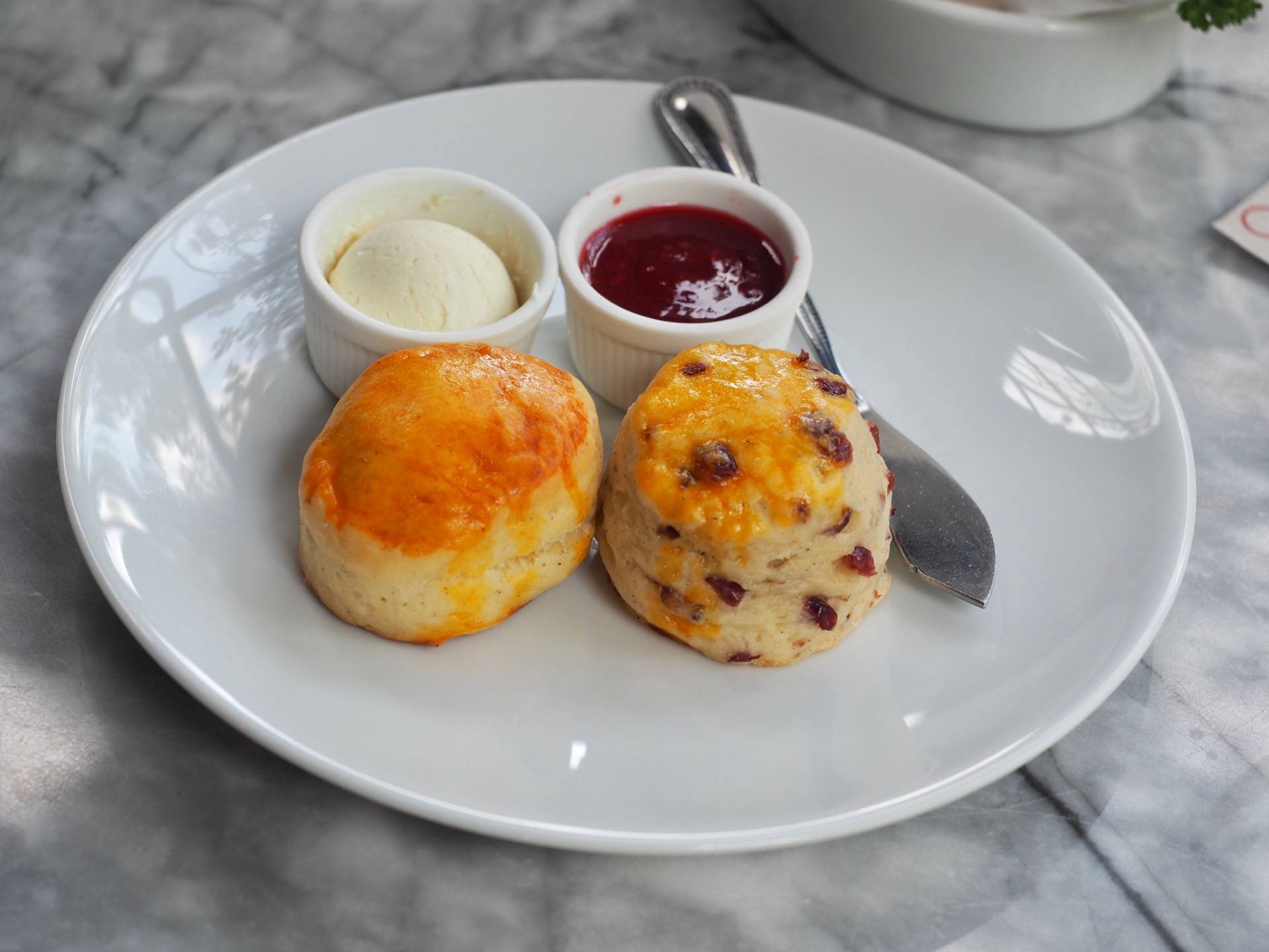 รีวิว Tea Factory And More พร้อมพงษ์ - Tea Factory and More (and the dogs)