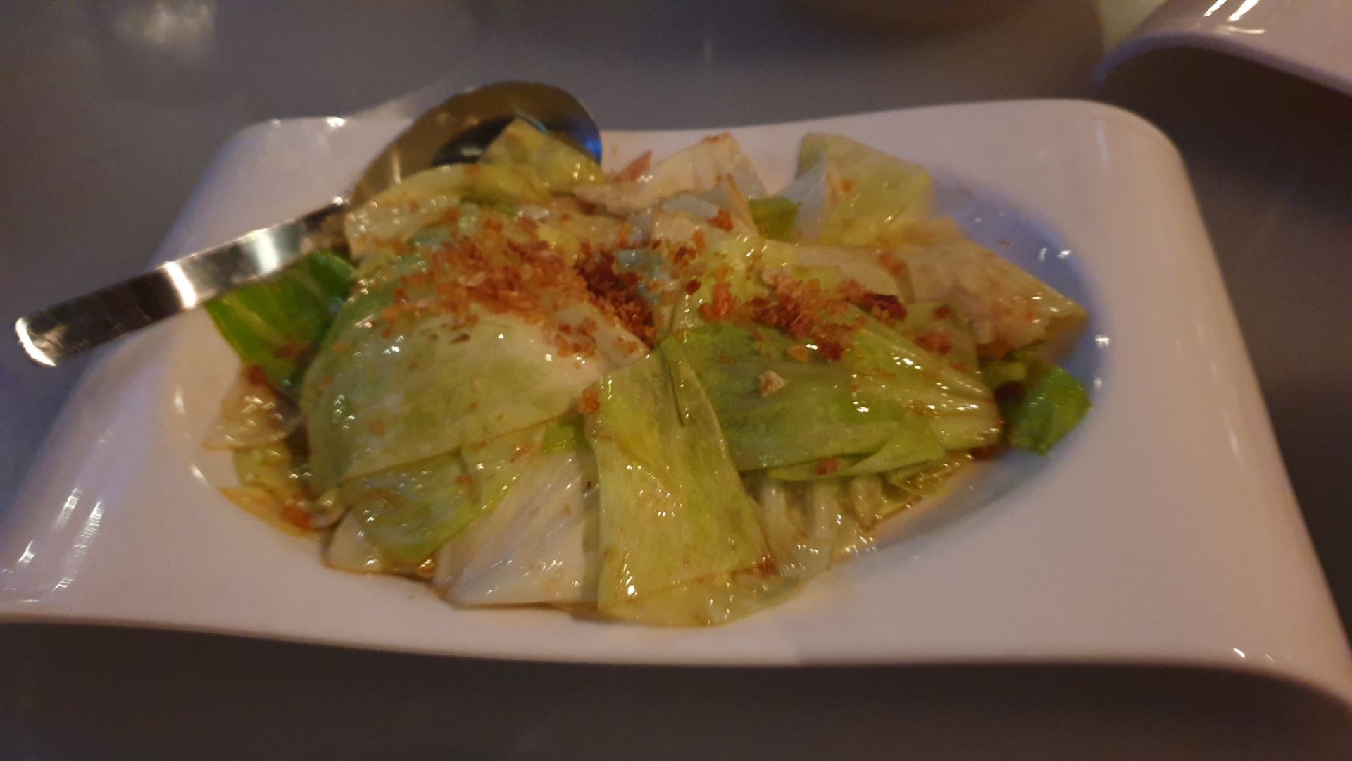 กระหล่ำปลีทอดน้ำปลา ร้าน Bee Groove - Wongnai