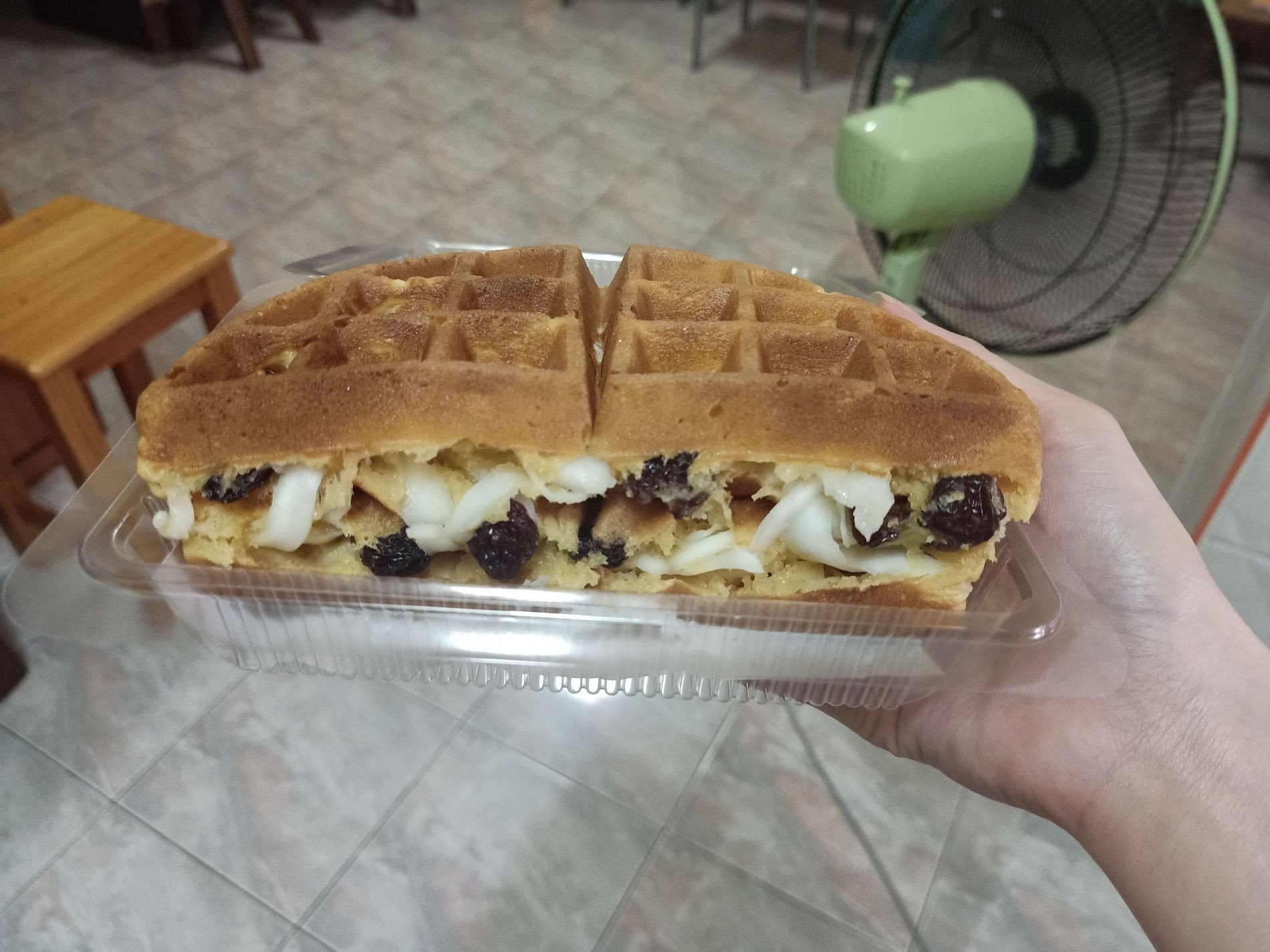 รีวิว วาฟเฟิล ไส้ทะลัก Rabbit Waffle เปิดขายทุกวันอาทิตย์ และวันหยุดตาม ...