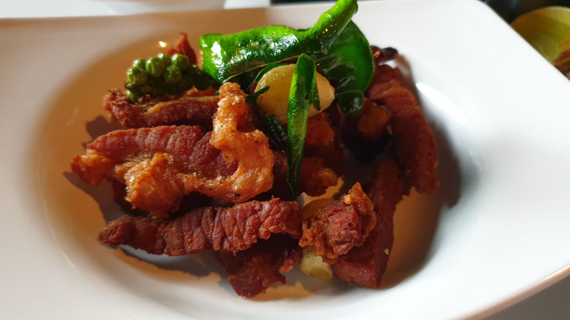 รีวิว Bee Groove - อาหารอร่อย เพลงเพราะ