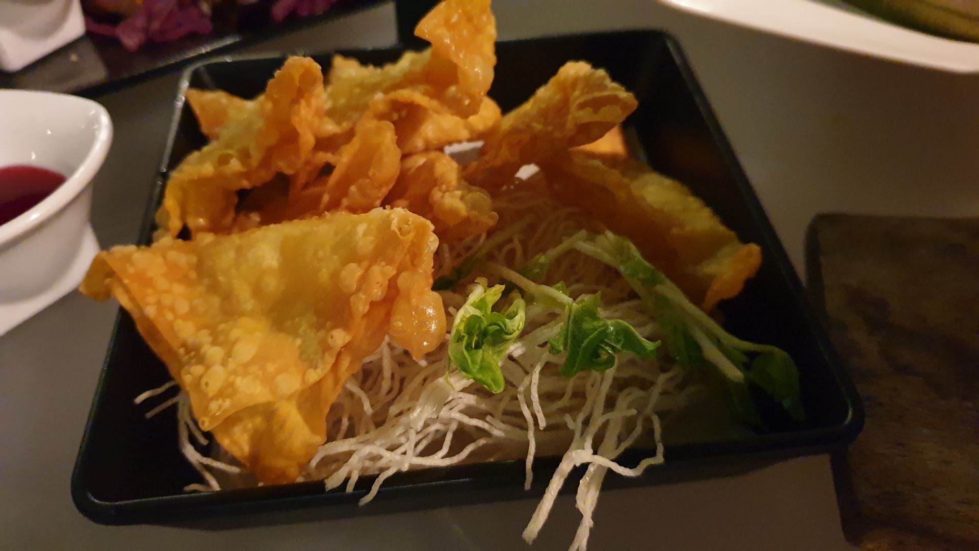 เกี๊ยวกุ้งชีส ร้าน Bee Groove