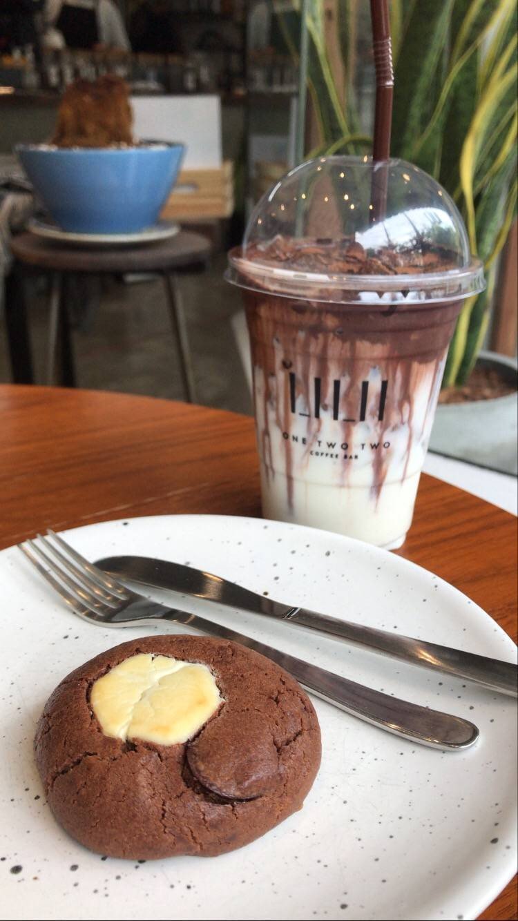 รีวิว One Two Two Coffee Bar Srinakarin. - ร้านบรรยากาศดี คุกกี้อร่อย ...
