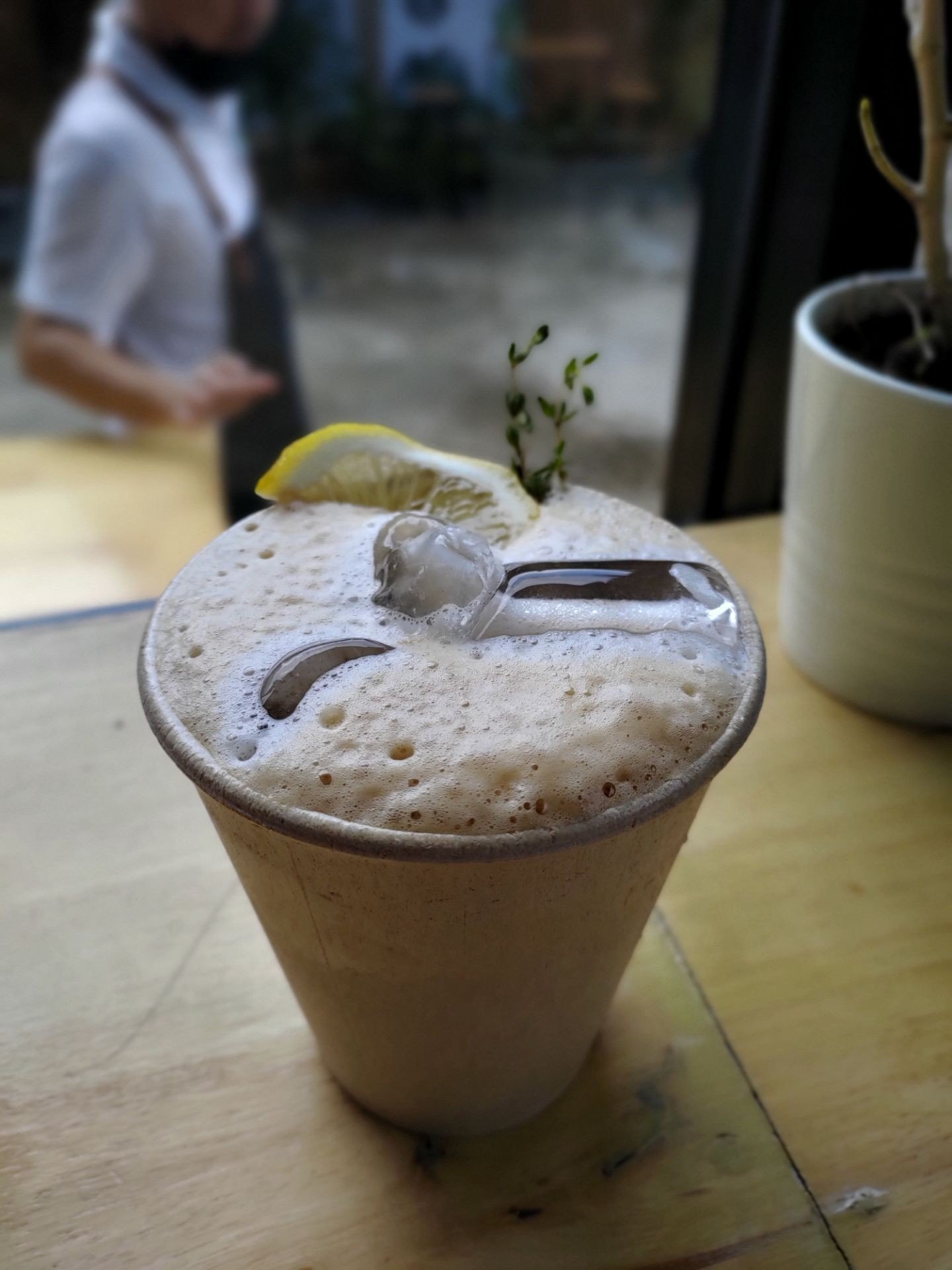 รีวิว MD Cafe & Bar (เอ็ม.ดี.คาเฟ่ แอนด์ บาร์) - นั่งชิวแถวลาดพร้าวบรรยากาศดีพร็อพเยอะ