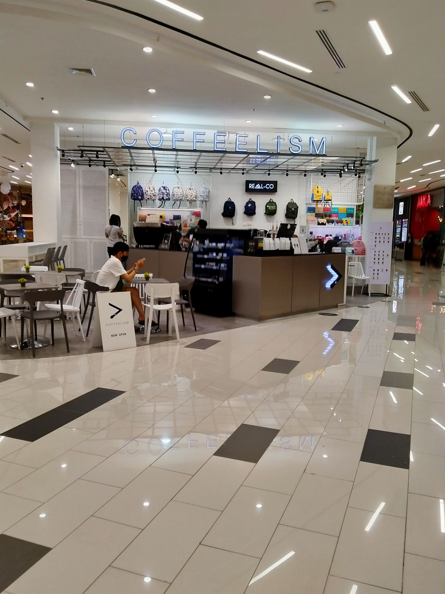 รีวิว Coffeelism - ร้านกาแฟสีขาว - Wongnai