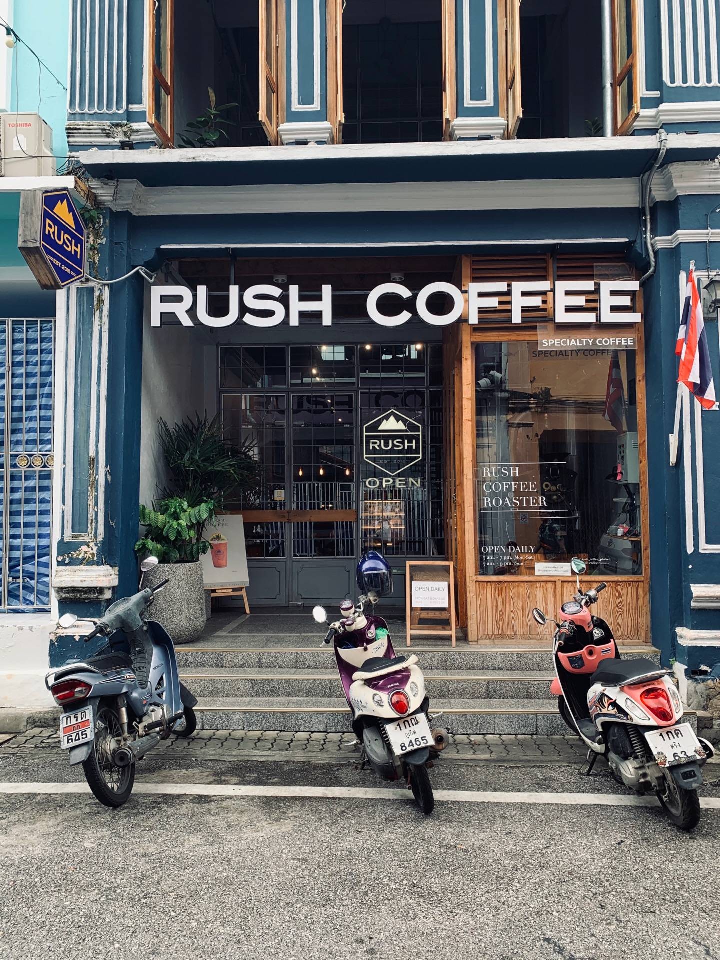 รีวิว Rush Coffee Rommani - ร้านกาแฟเท่ๆ กาแฟกลางๆ ถ่ายรูปได้
