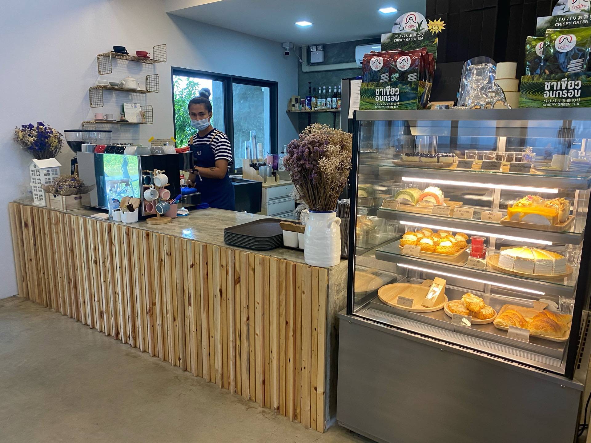 รีวิว Ferliz Cafe - ร้านกาแฟเปิดใหม่ น่านั่งชิวๆ มีดนตรีฟังด้วย - Wongnai