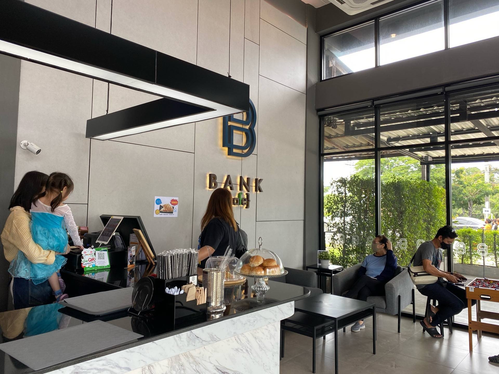 รีวิว Bank Cafe - ร้านกาแฟน่านั่งแถววัดอโศการาม บางปู