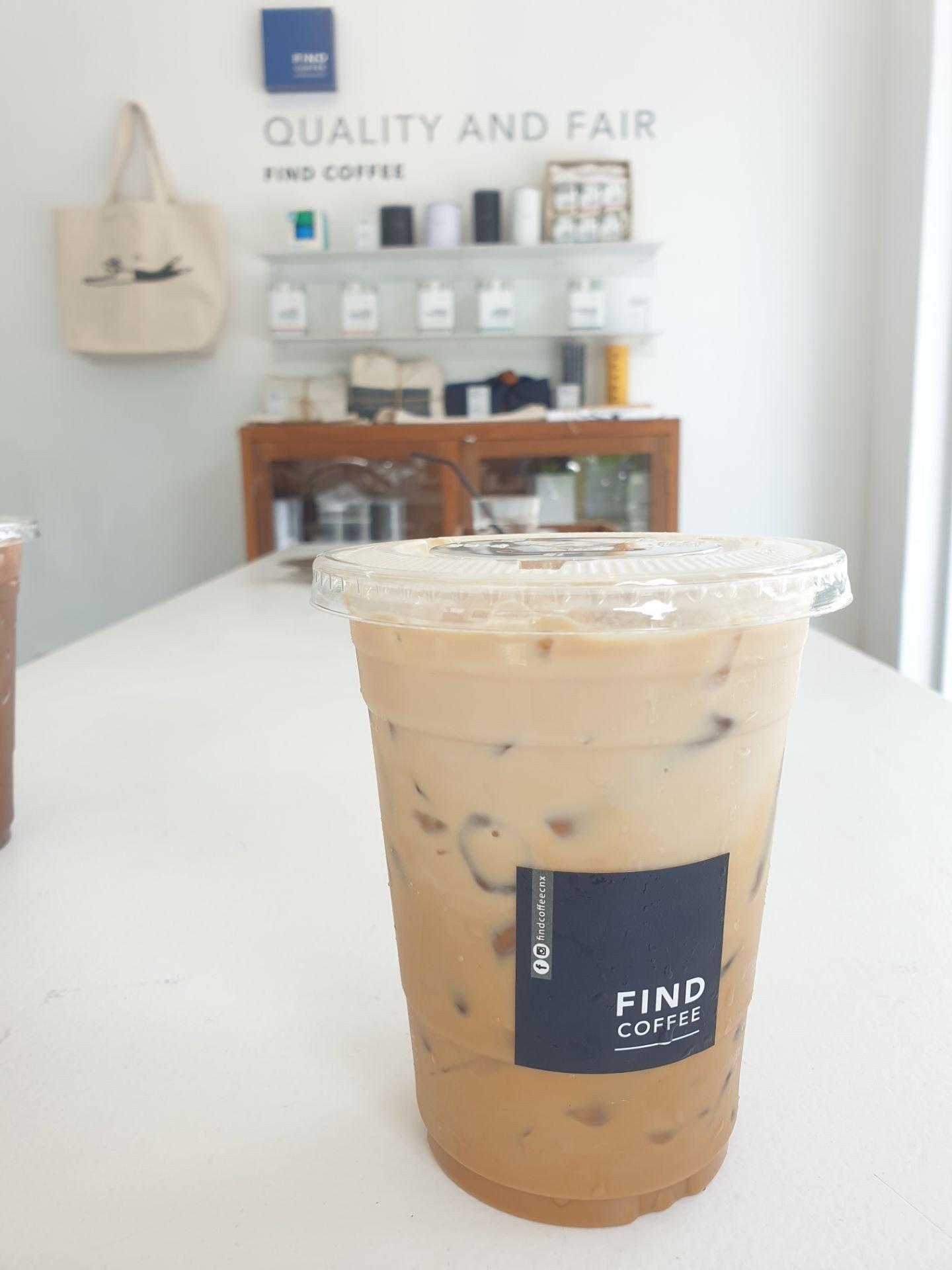 รีวิว FIND Coffee - กาแฟเครือเดียวกับ Graph