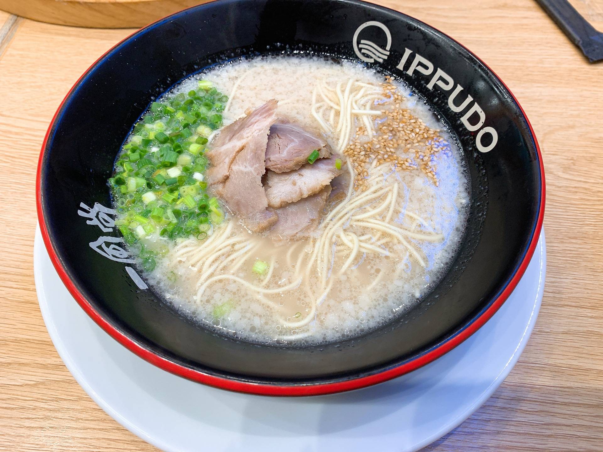 รีวิว Ramen Ippudo Central Ladprao - น้องพนักงานเชิญชวนค่ะ 🤣 - Wongnai