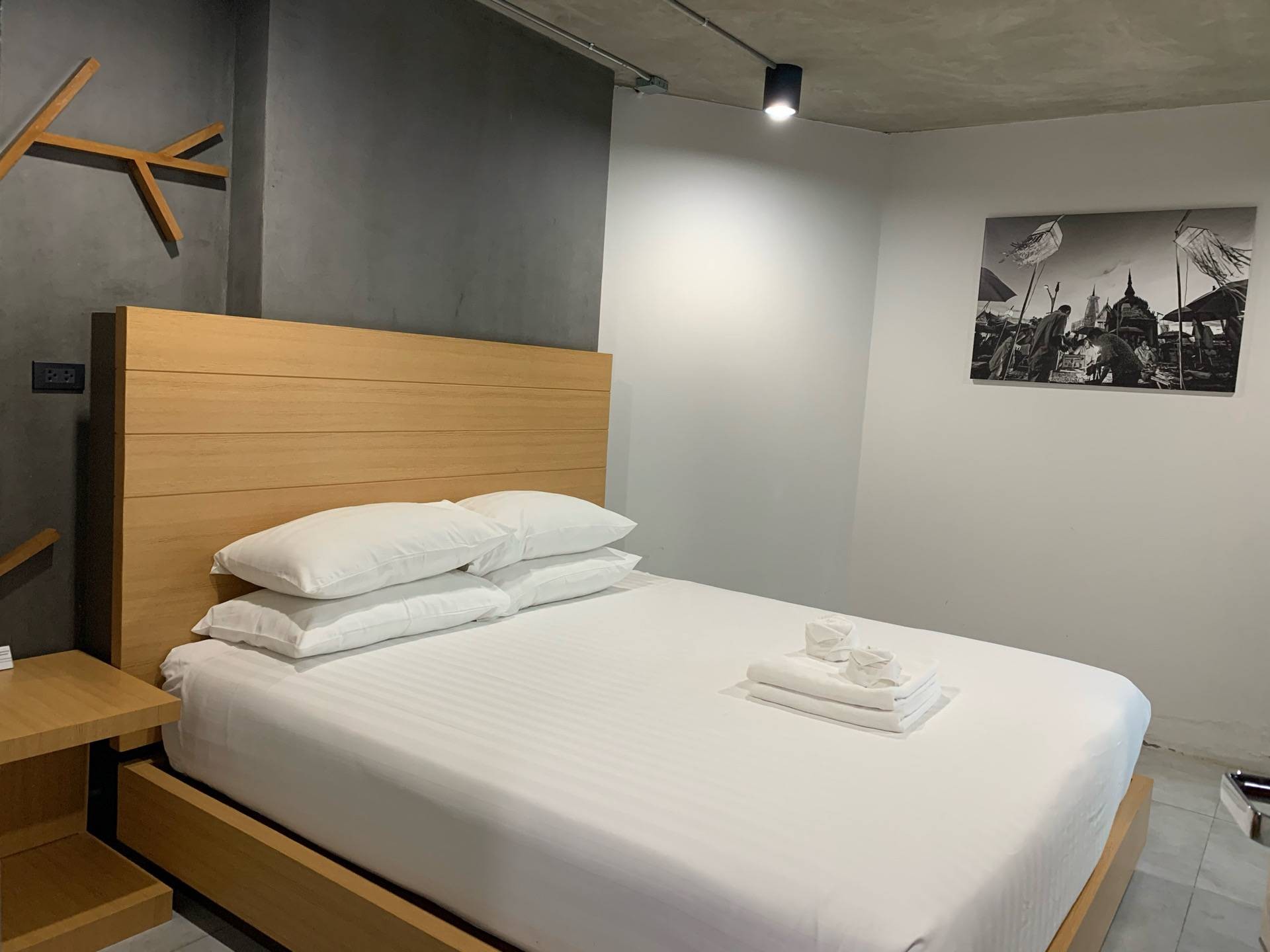 รีวิว M1 Hotel - โรงแรมไม่พลุกพล่าน สงบ มีที่จอดรถ