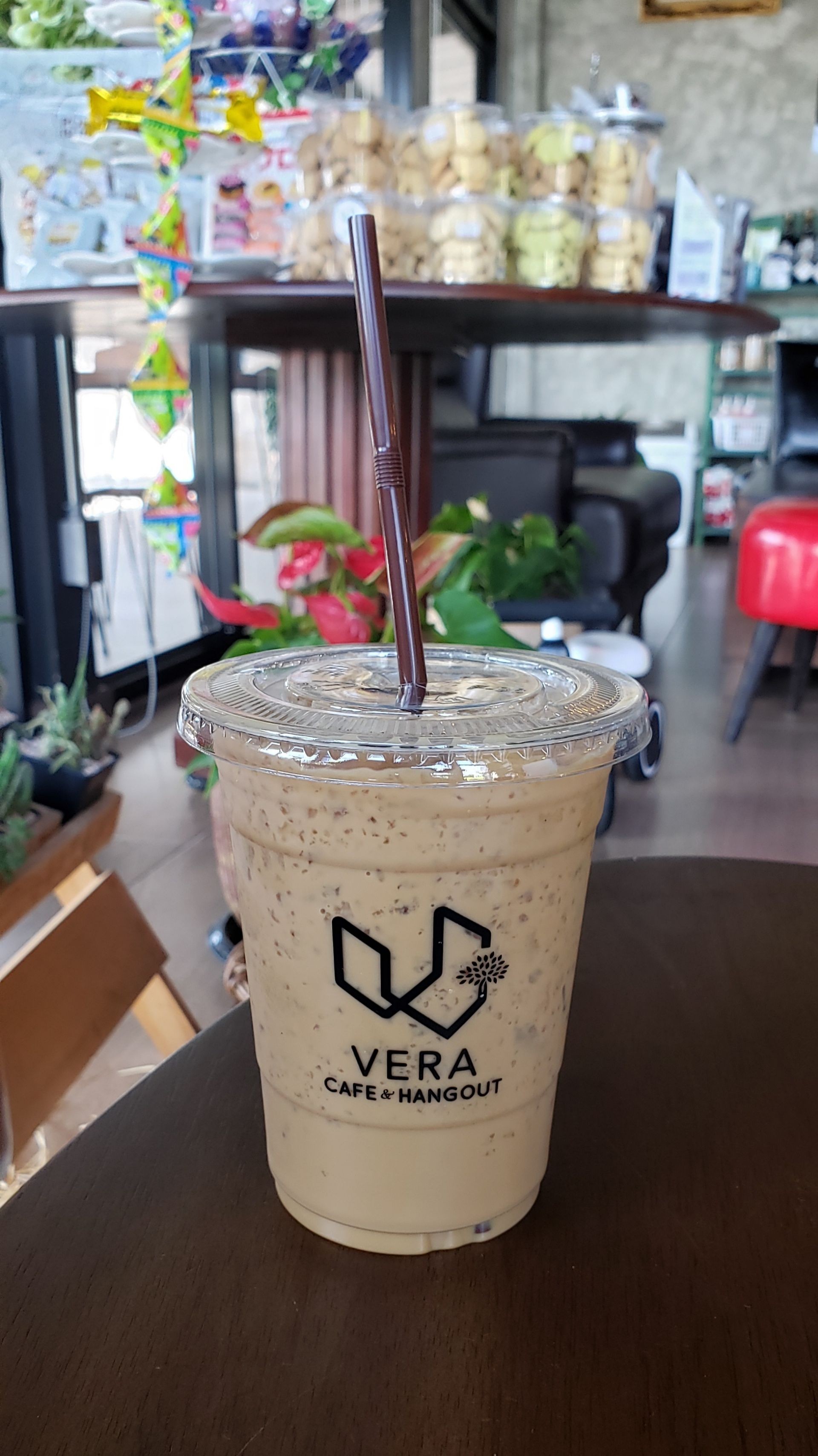 รีวิว Vera Cafe & Hangout - คาเฟ่สวย มีที่ถ่ายรูปเยอะ