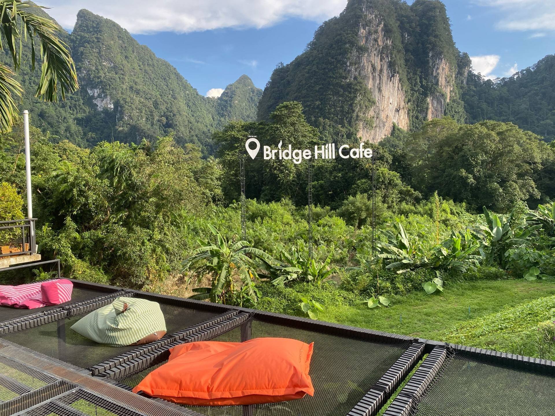 รีวิว Bridge Hill Cafe - คาเฟ่เล็กๆ มีมุมถ่ายรูป - Wongnai