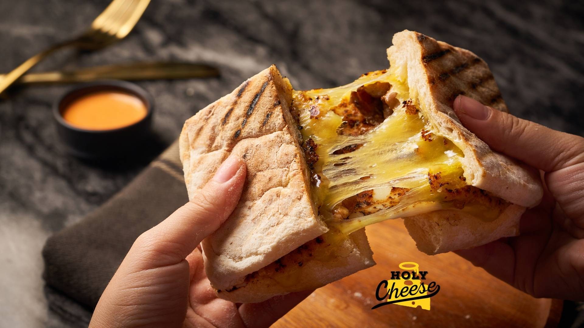 [รีวิว] ร้าน Holy Cheese ตลาดรถไฟรัชดา | เมนูแนะนำ รูปภาพ ราคา