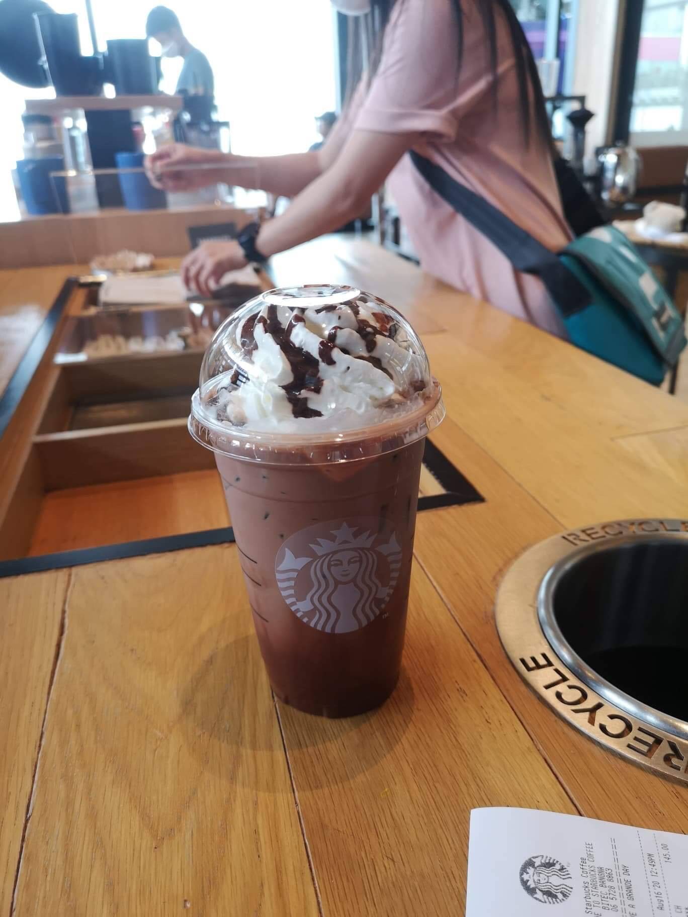 Iced Classic Chocolate • 145.- บาทไทย (Venti) ร้าน Starbucks BITEC ...