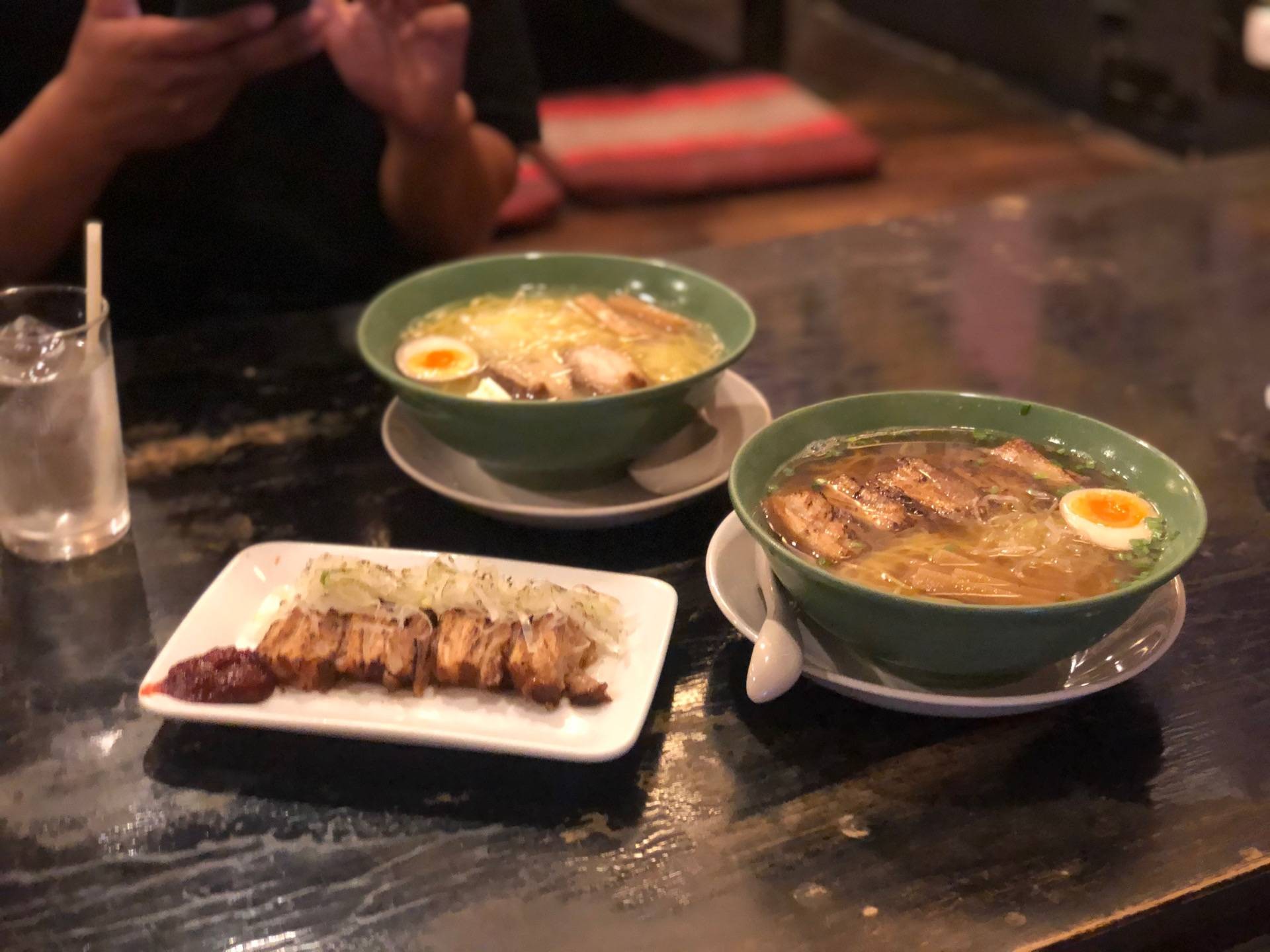 รีวิว Sendai Ramen Mokkori สีลม - พาแฟนมาลอง หมูสามชั้นตุ๋นย่าง