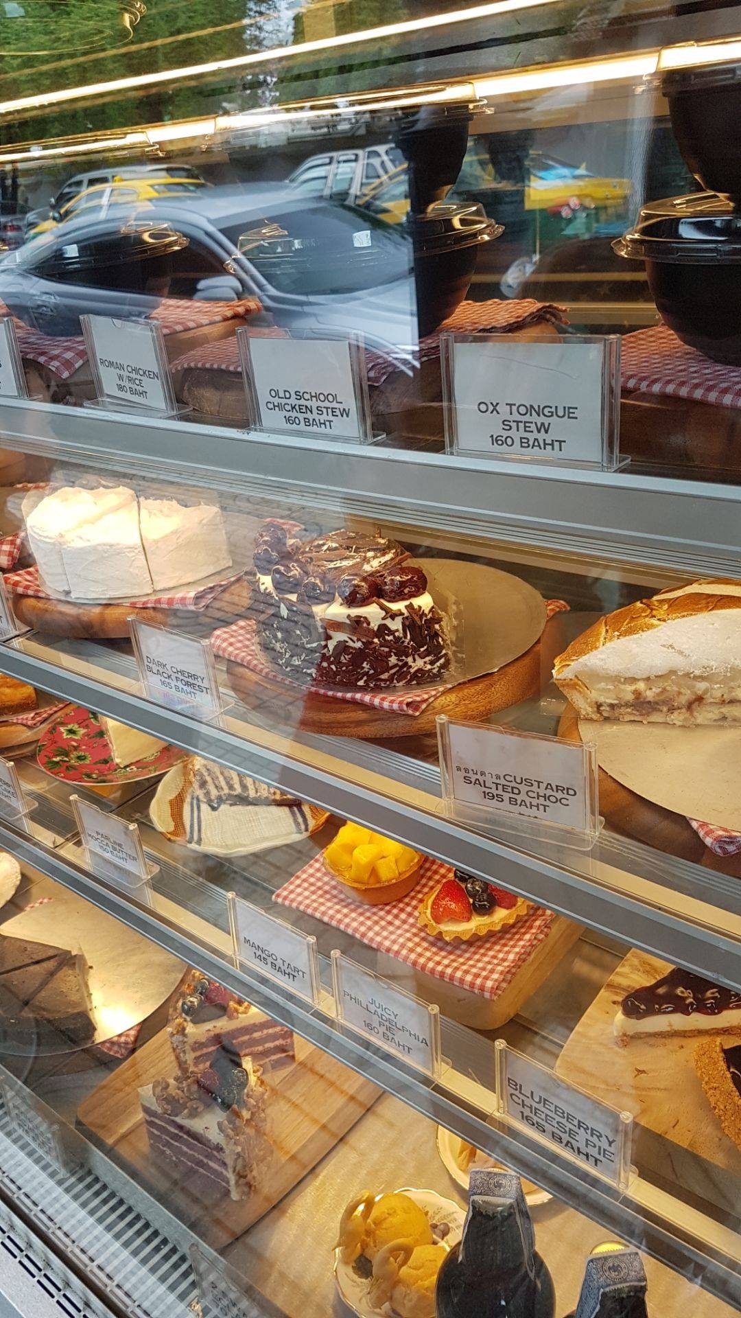 รีวิว A Pink Rabbit + Bob ท่าเตียน - เค้กหน้าตาดี รสชาติใช้ได้