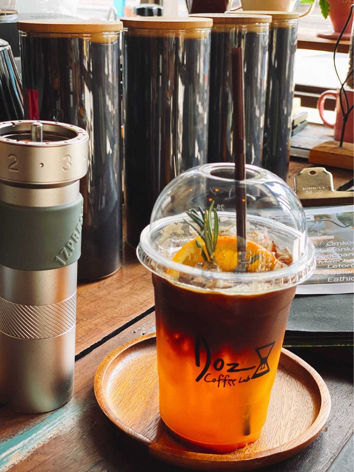 รีวิว Doz Coffee Lab - Doz 工厂风咖啡（街角）