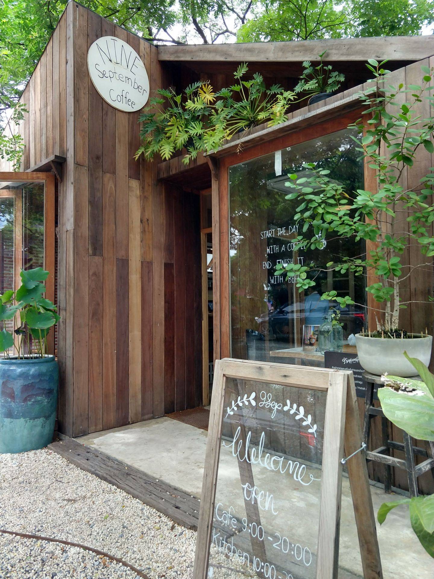 รีวิว 9th September Eat Drink Tree - ปรับปรุงใหม่ สวยงามมากขึ้น